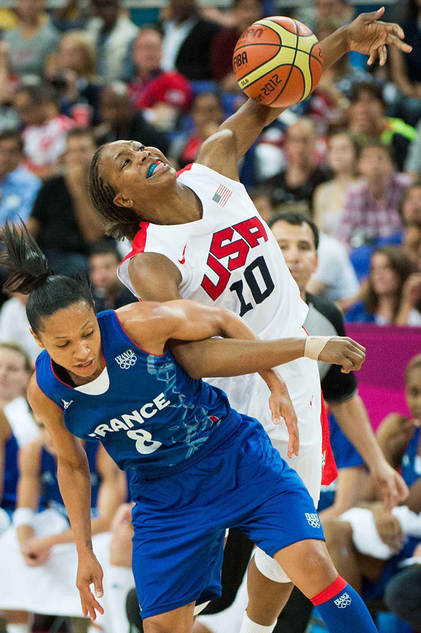 Women's basketball: Routine win seals 5th straight gold medal