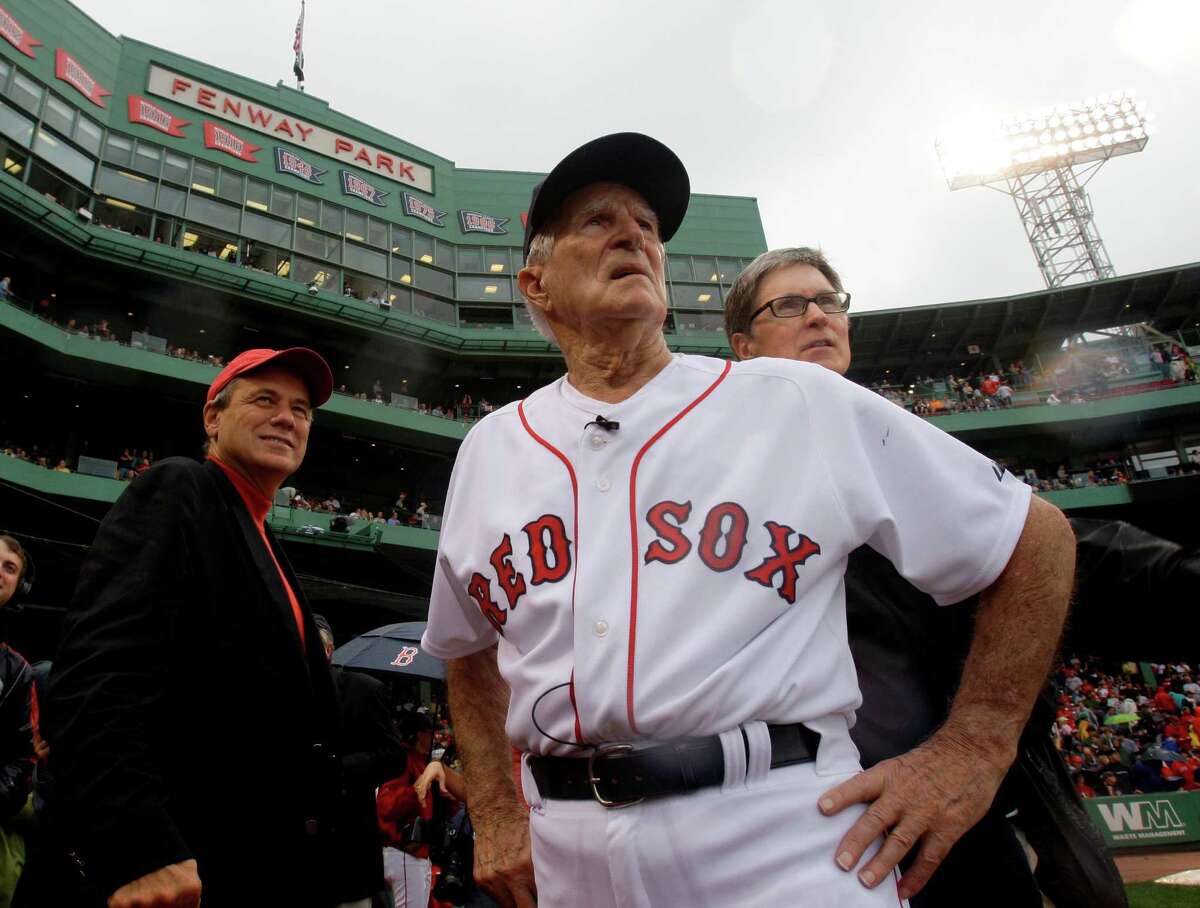 Red Sox's beloved Johnny Pesky dies at 92