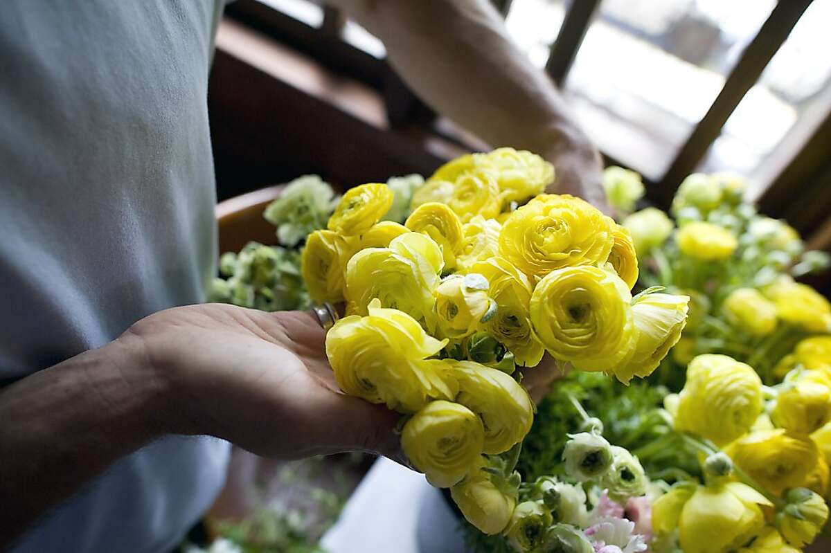 Restaurant florist tips for DIY floral designers