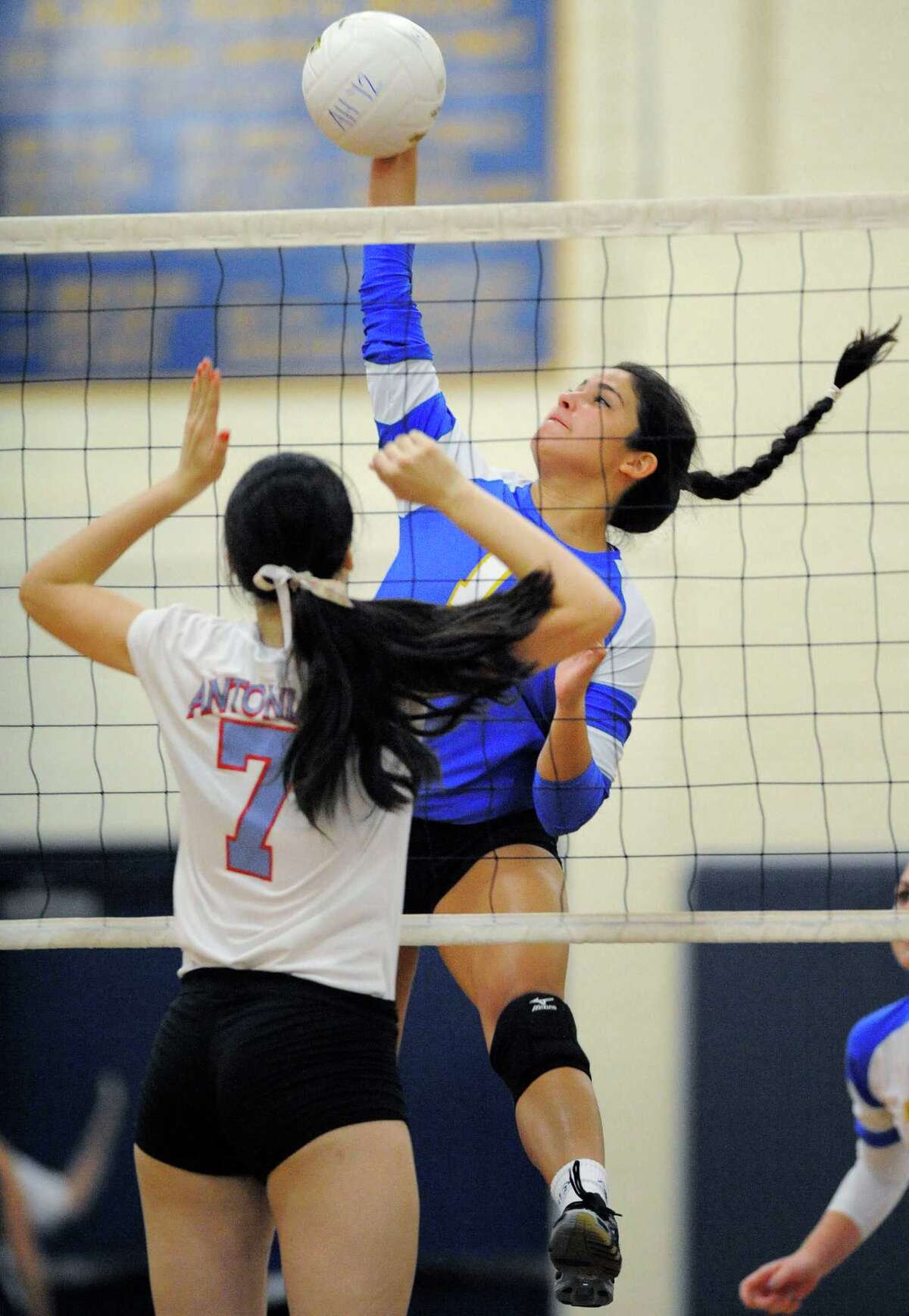 Volleyball: Alamo Heights vs. Antonian