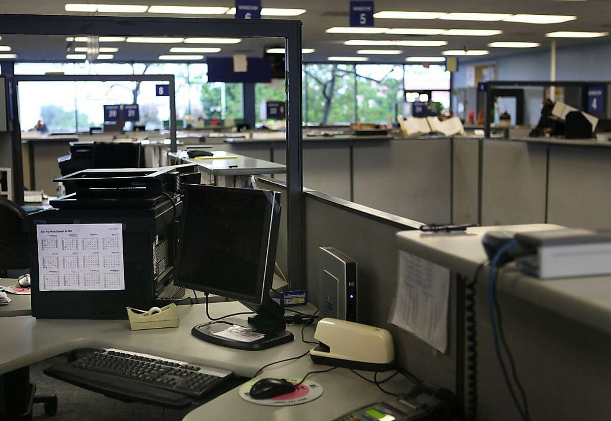 DMV network glitch snarls field offices