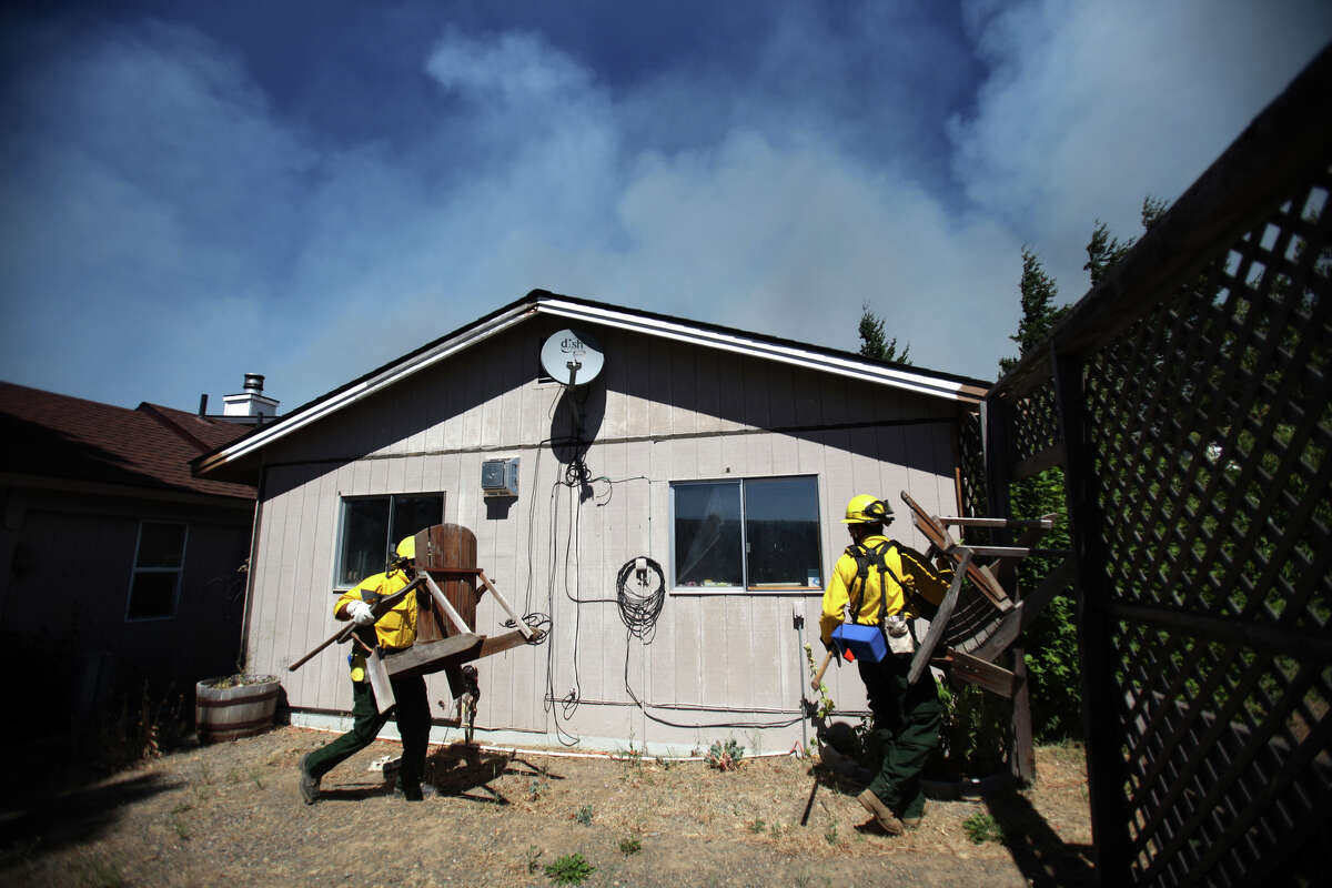 Cle Elum wildfire burns 70 homes, buildings