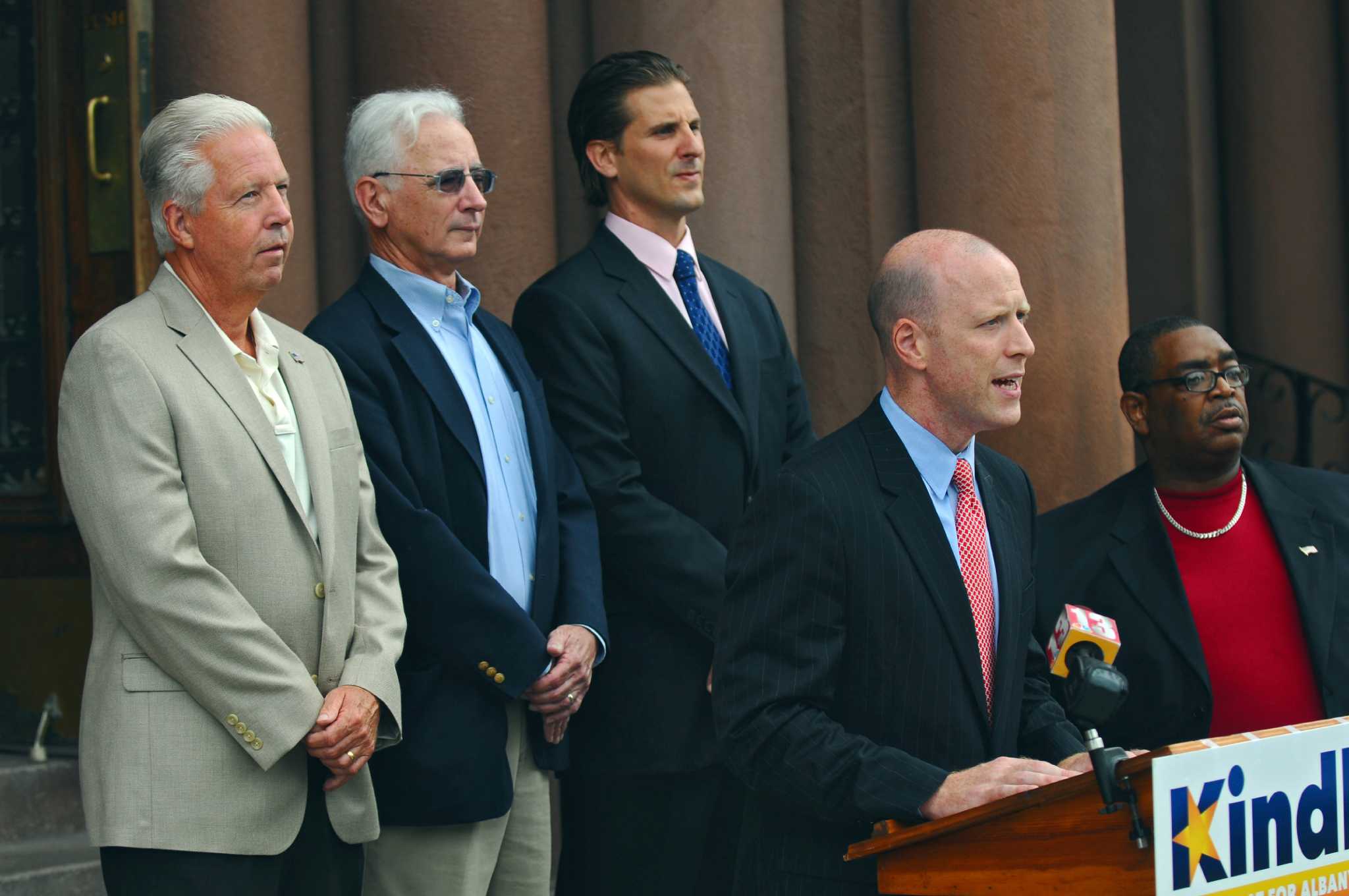 Six on council support Kindlon in primary