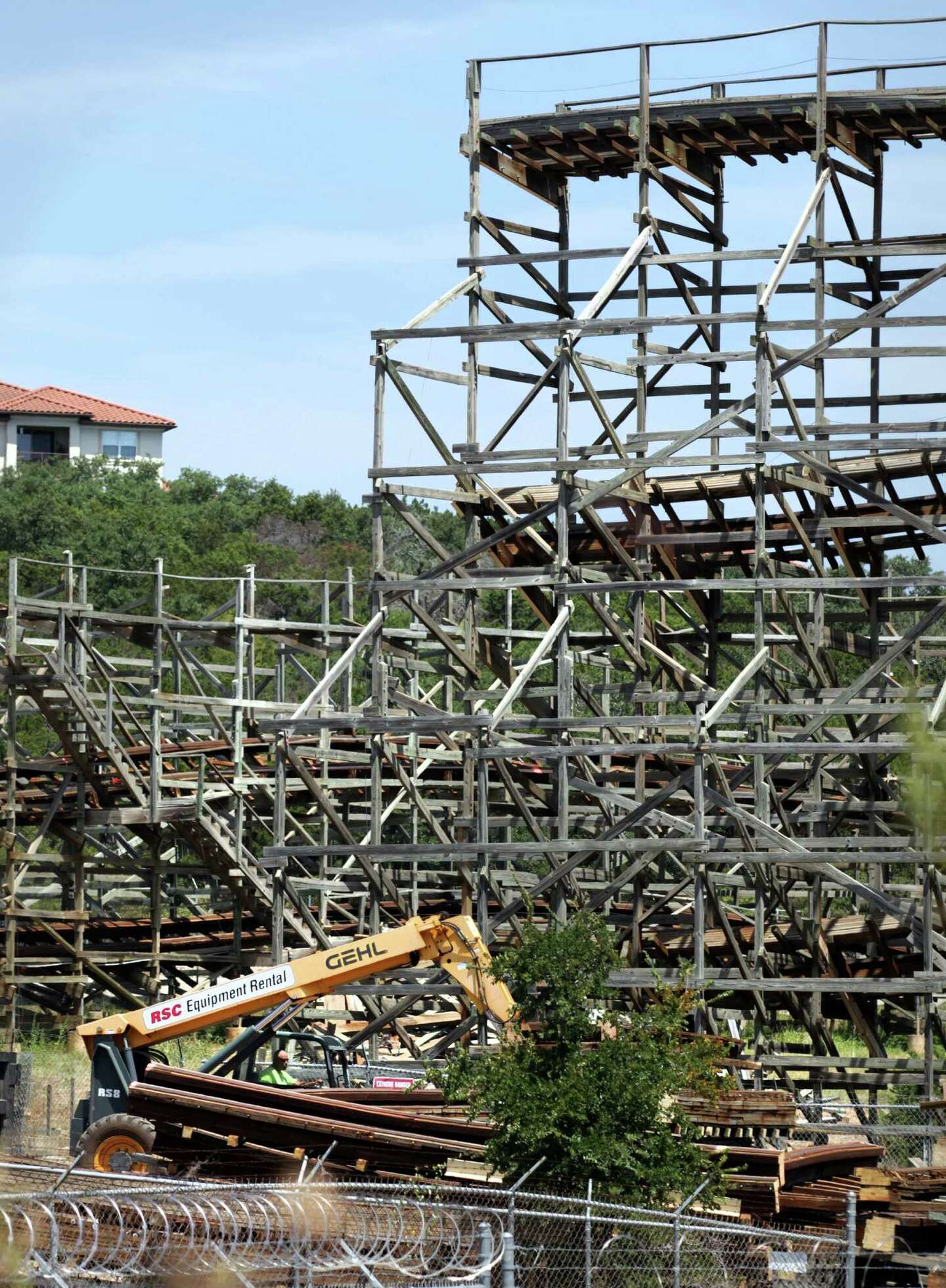 Steel up for Iron Rattler