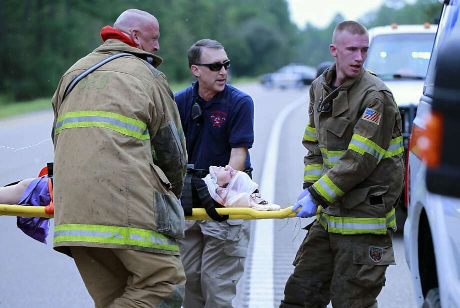 Motorists Rescue Woman Sister From Burning Car Sfgate