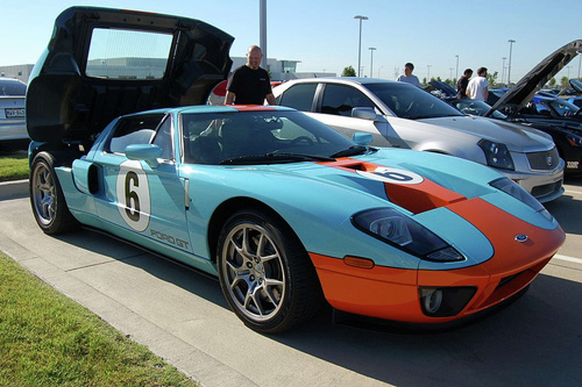 Ford GT40 sells for record-setting price for U.S. car