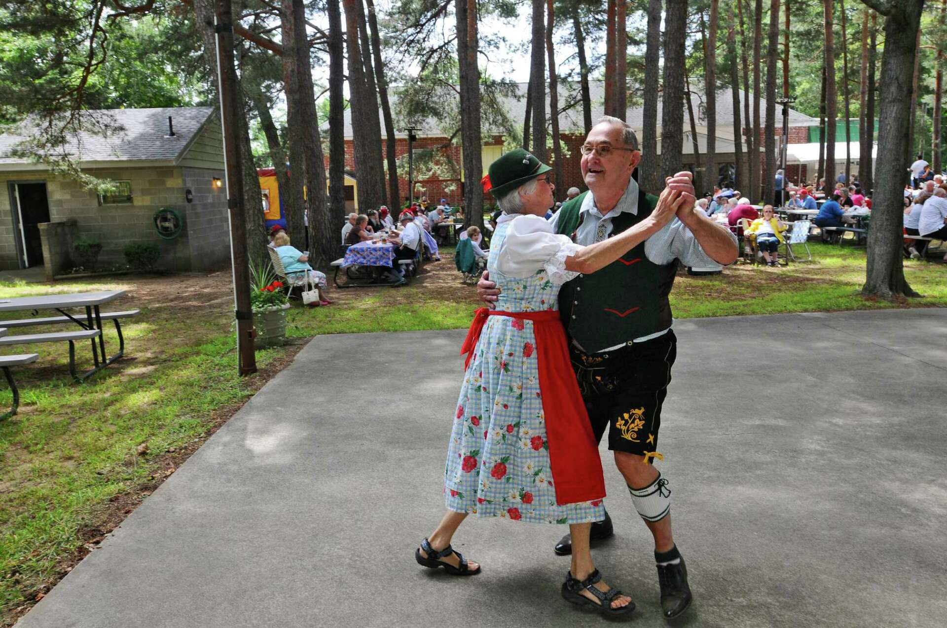 Photos: Wursts, dancing at German festival