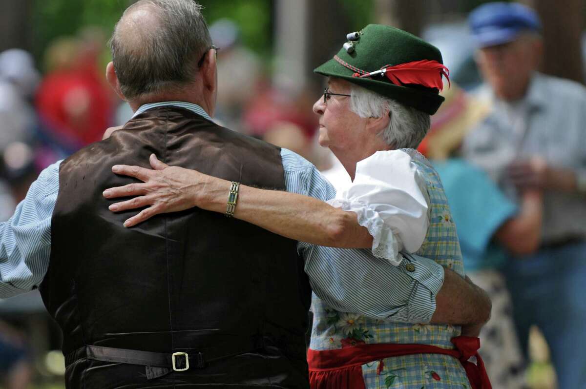 Photos: Wursts, dancing at German festival