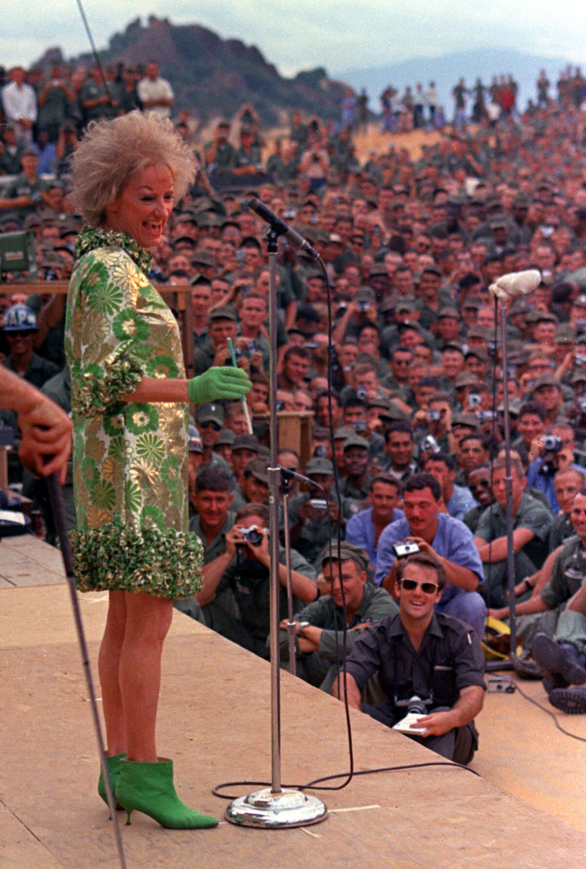 Phyllis Diller dies at 95