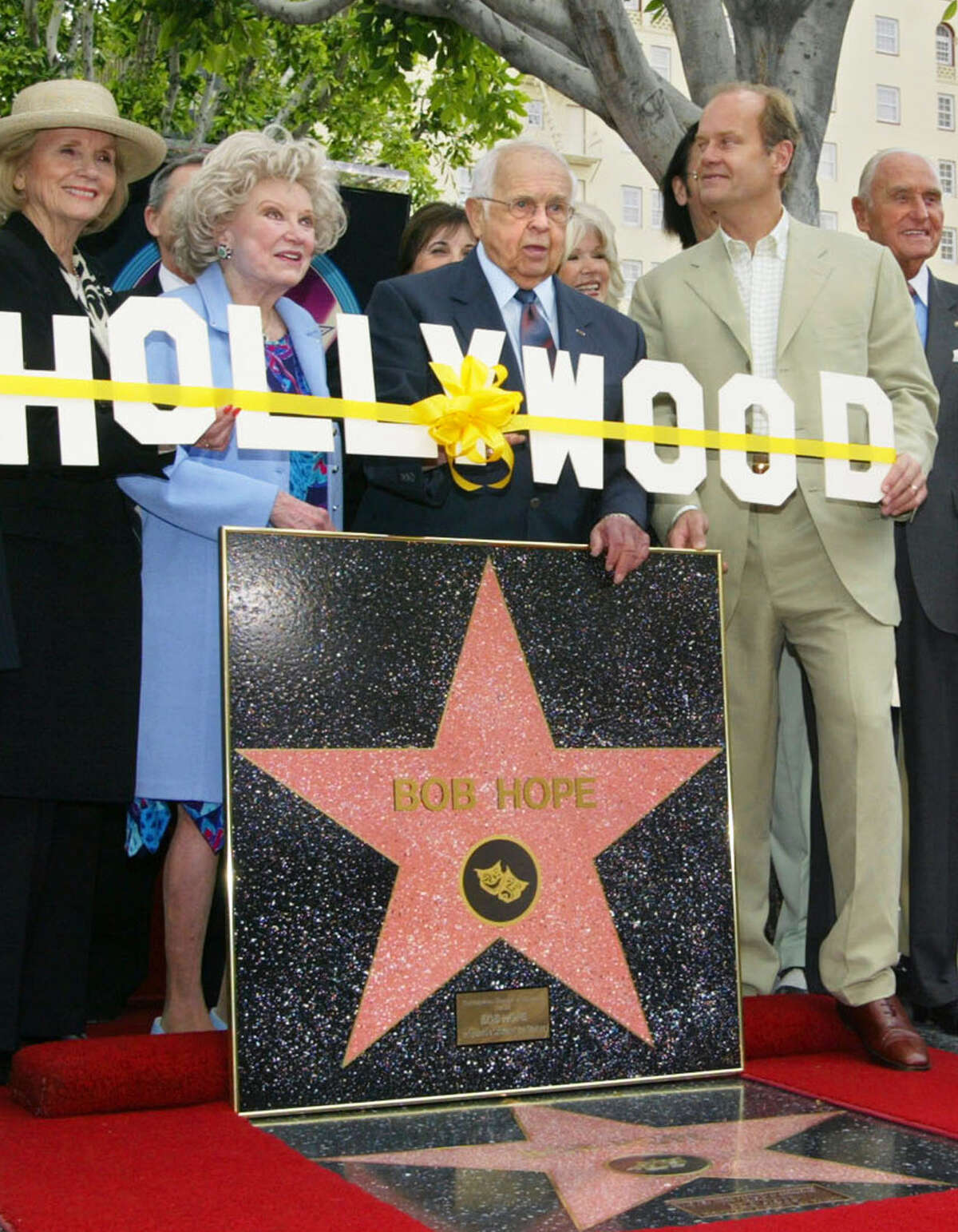 Phyllis Diller dies at 95