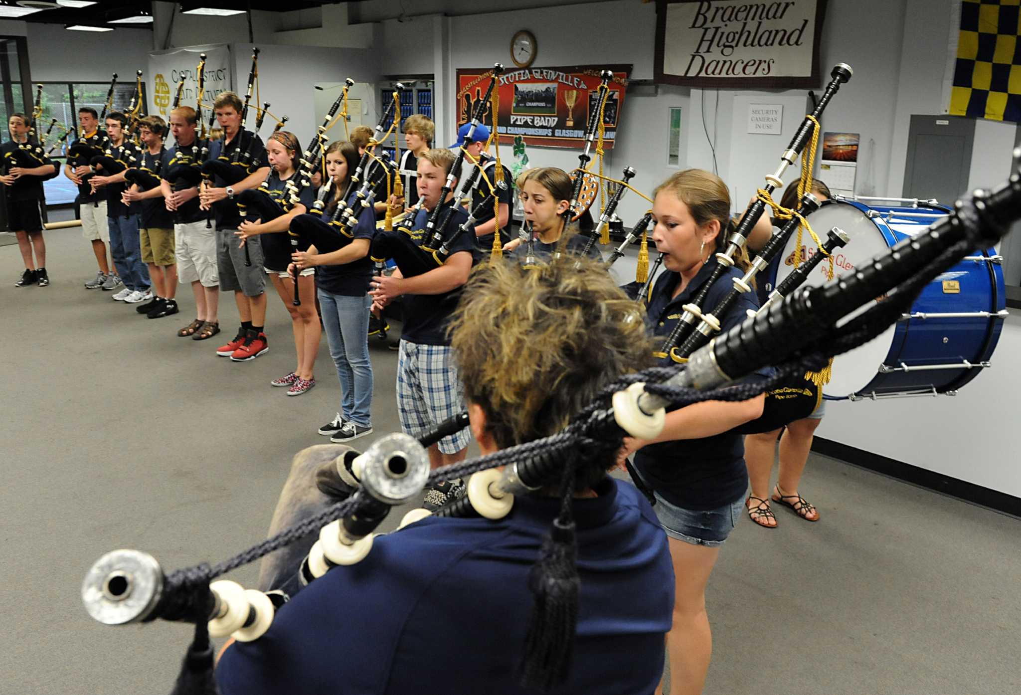 Photos, video: Champion pipe band