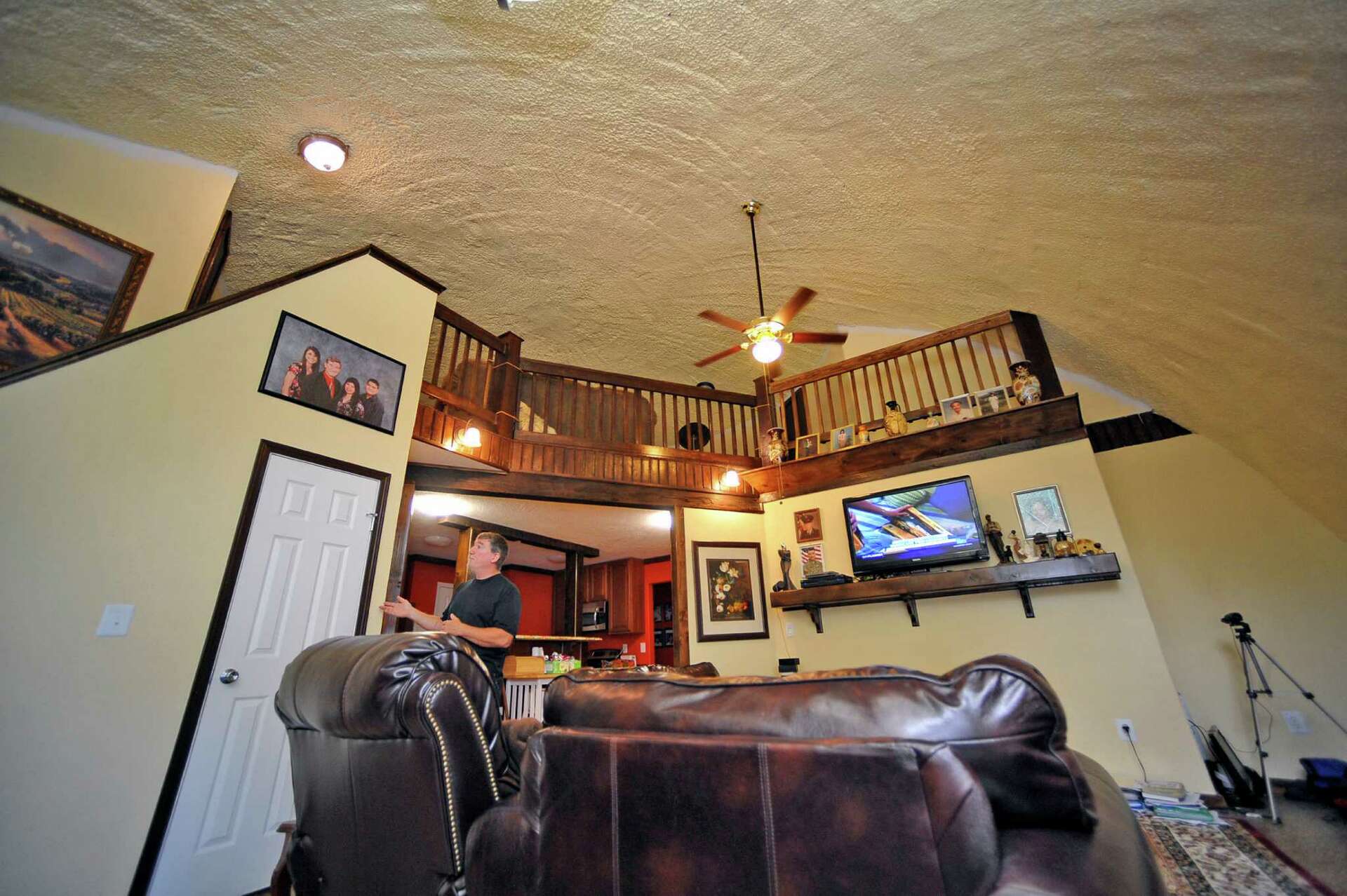 Mauriceville family makes home in dome