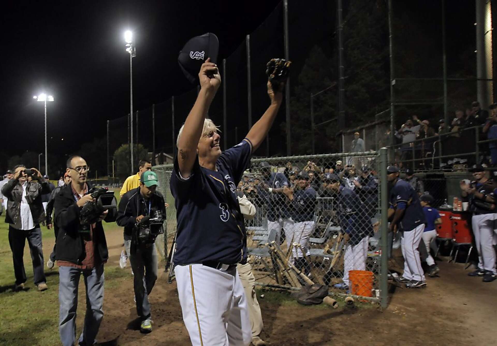 Bill Lee wins professional game at 65