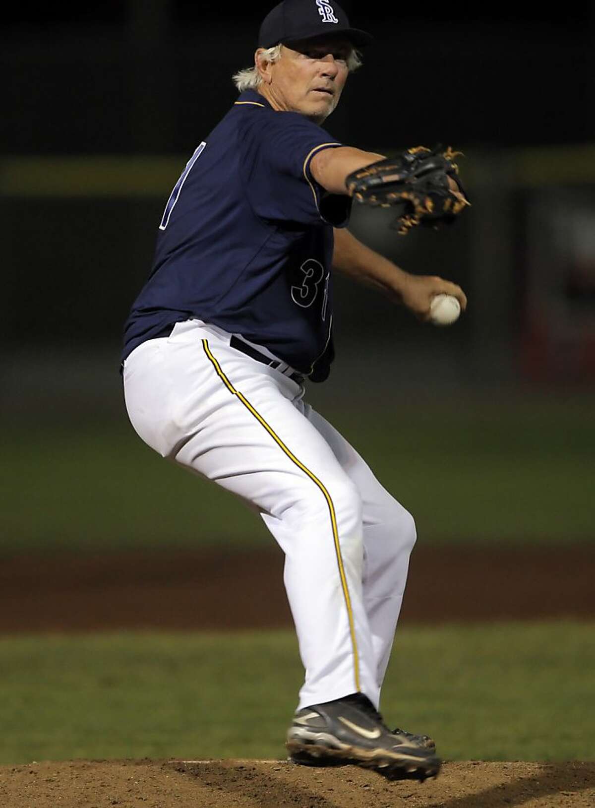Bill Lee wins professional game at 65