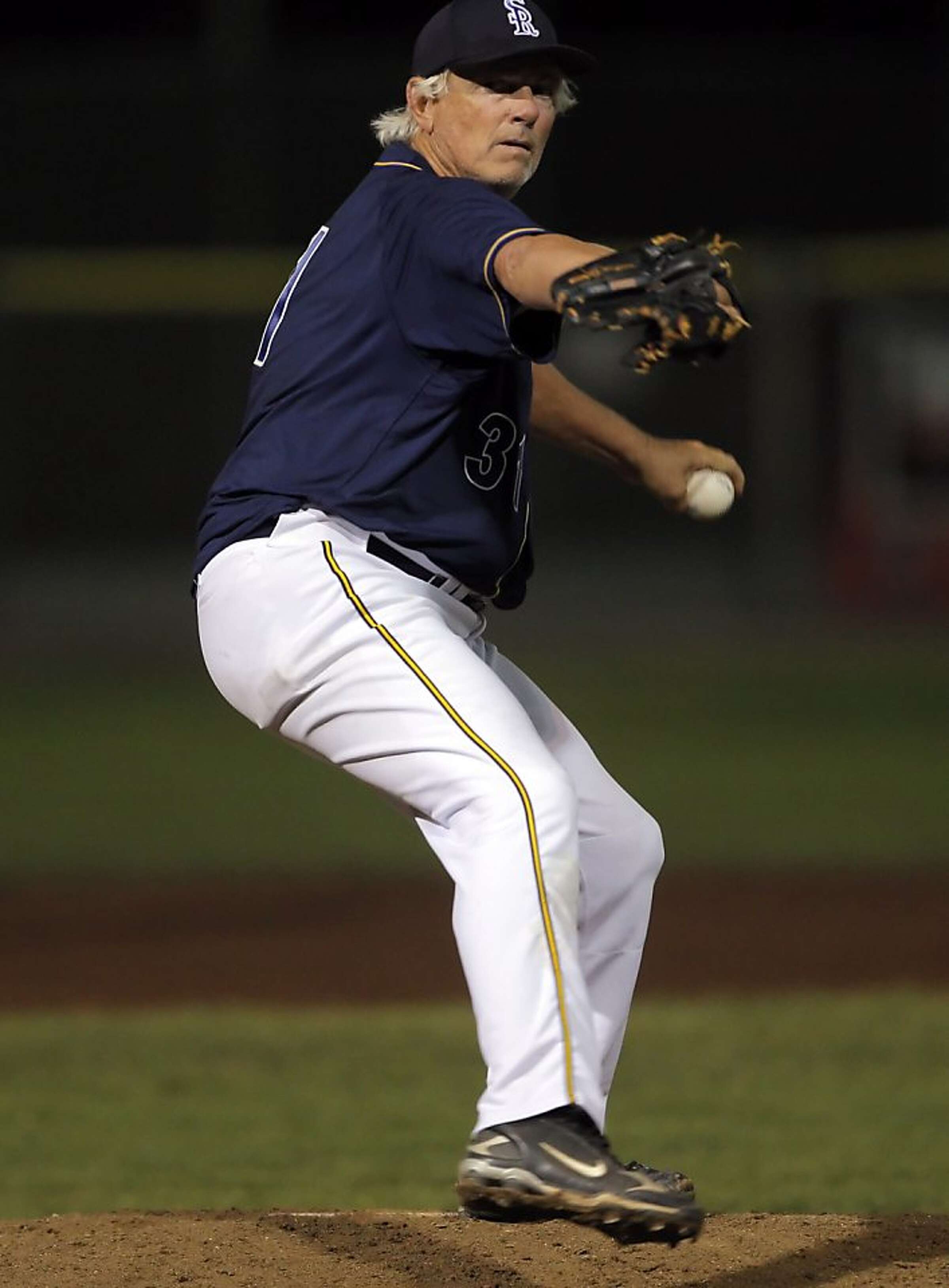 Bill Lee wins professional game at 65
