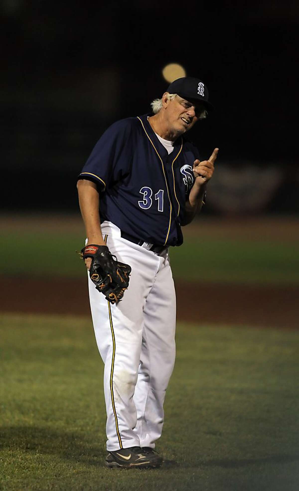Bill Lee wins professional game at 65