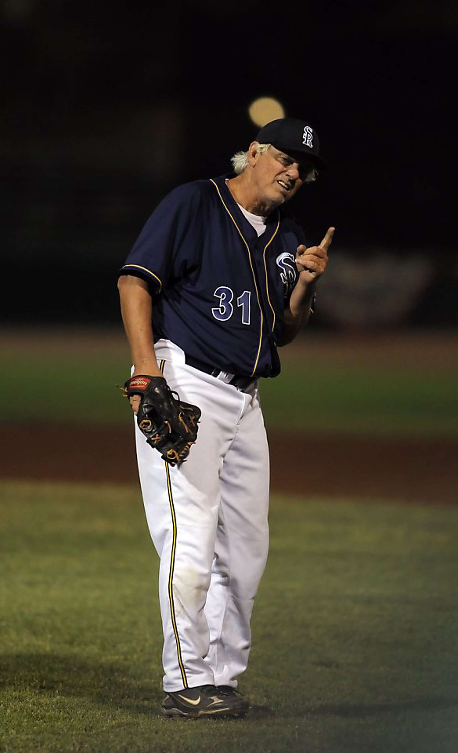Bill Lee wins professional game at 65