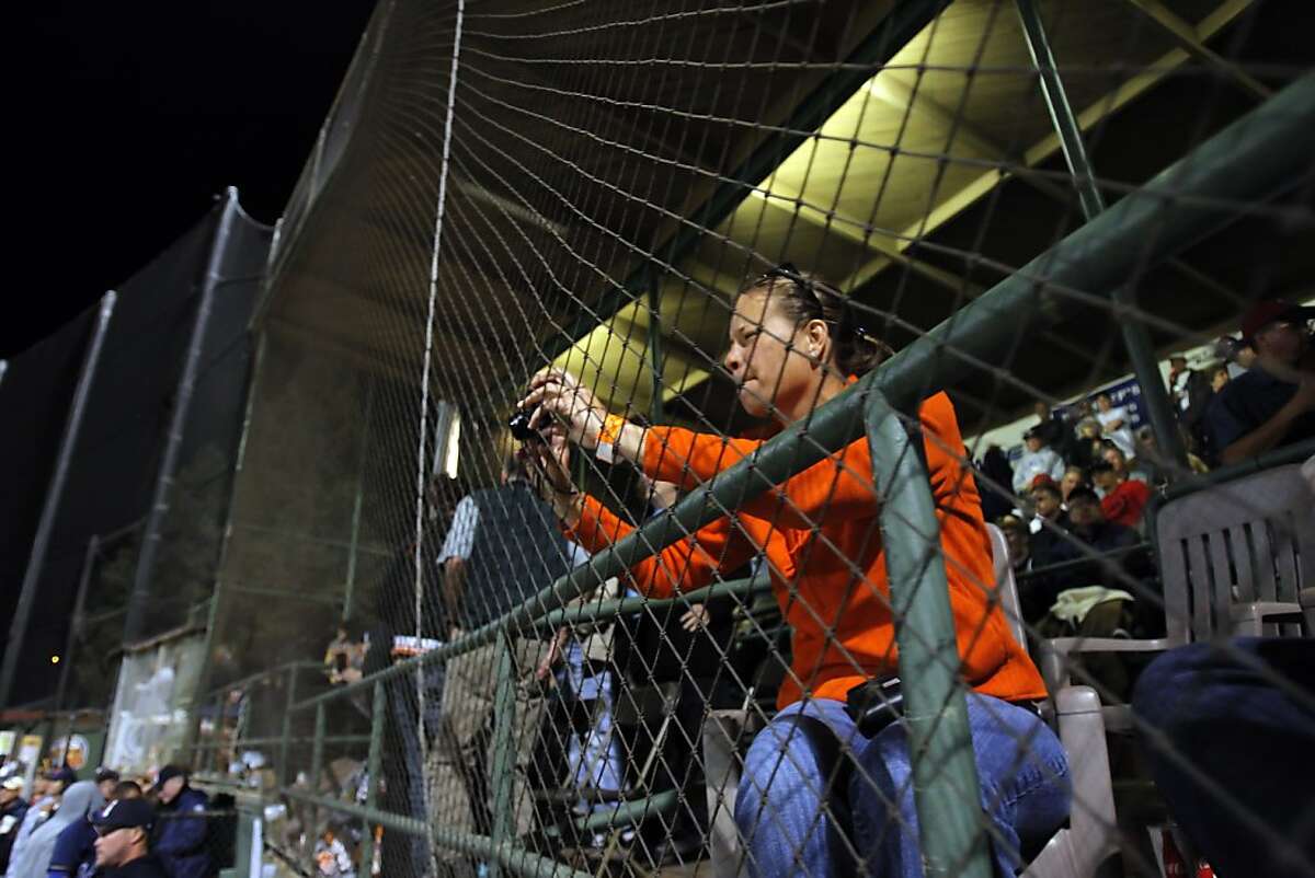 Bill Lee wins professional game at 65