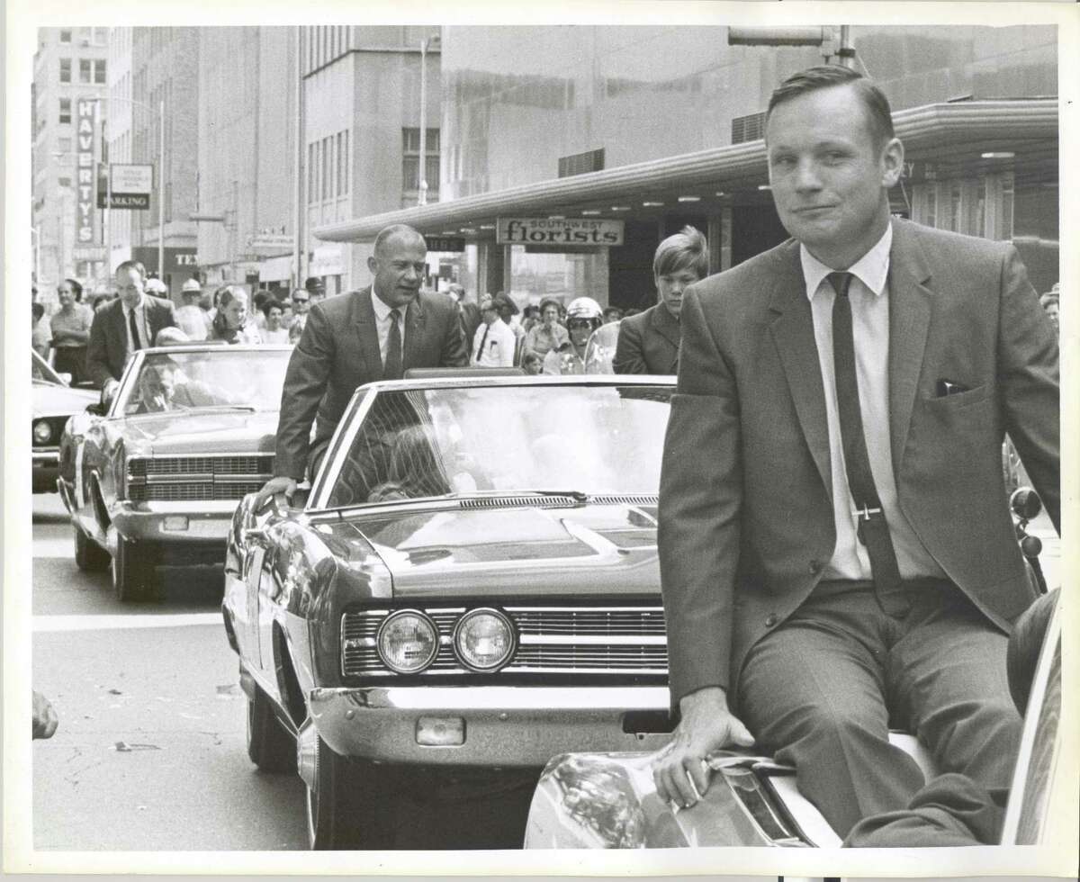 Neil Armstrong, 1st man on the moon, dies