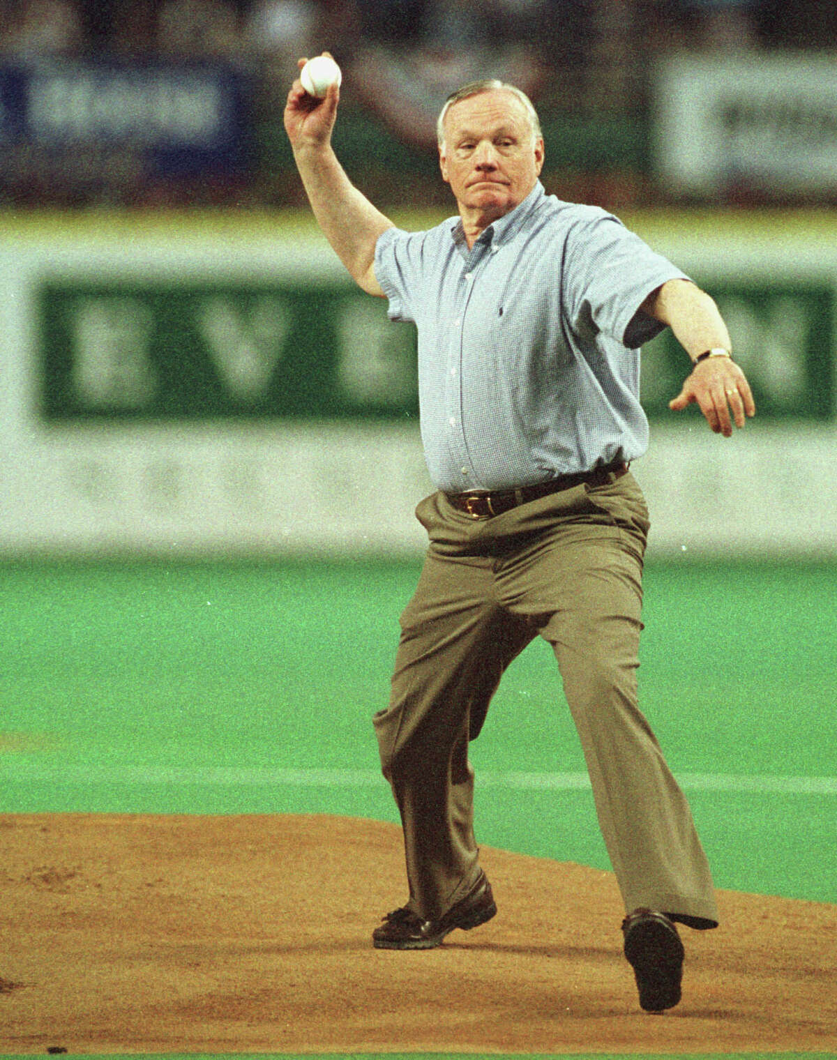 Neil Armstrong, 1st man on the moon, dies