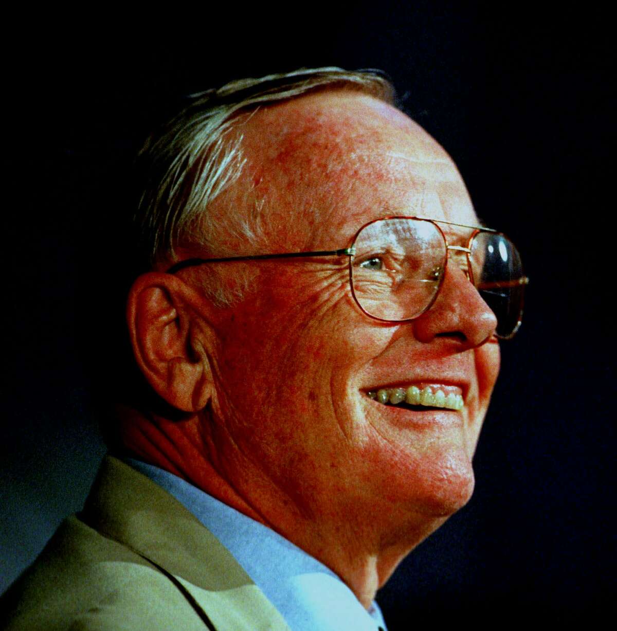 Neil Armstrong, 1st man on the moon, dies
