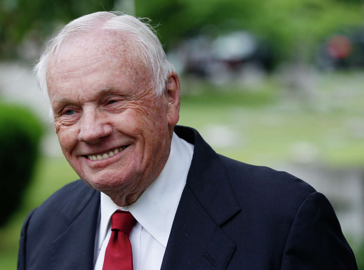 Neil Armstrong dies after heart surgery at 82