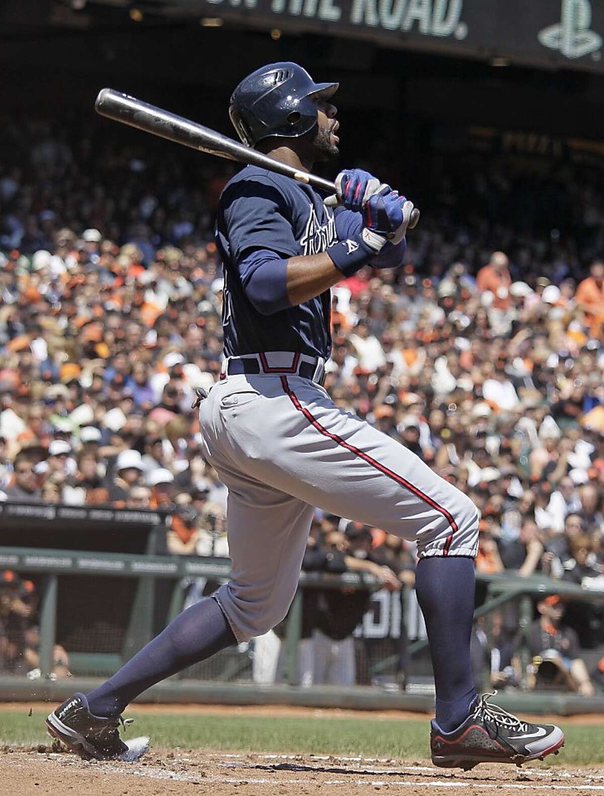 Braves end Giants' 5-game win streak 7-3