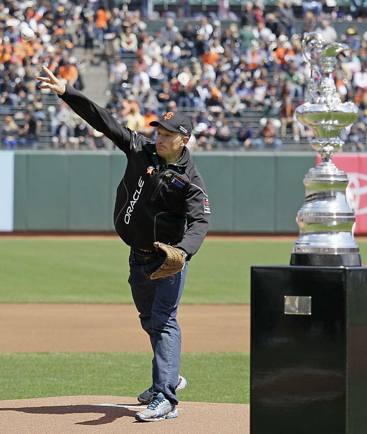 Spithill, Oracle is lead yacht on bay