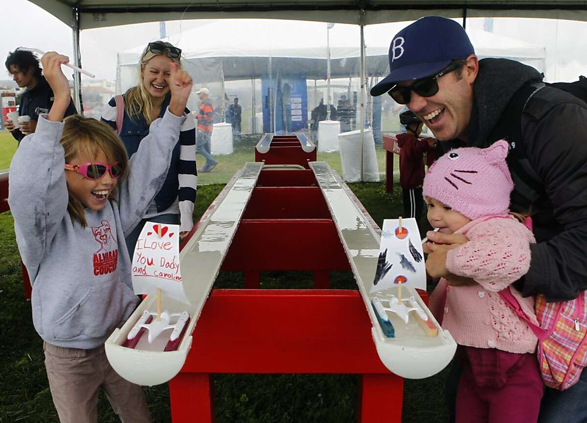 Spithill, Oracle is lead yacht on bay