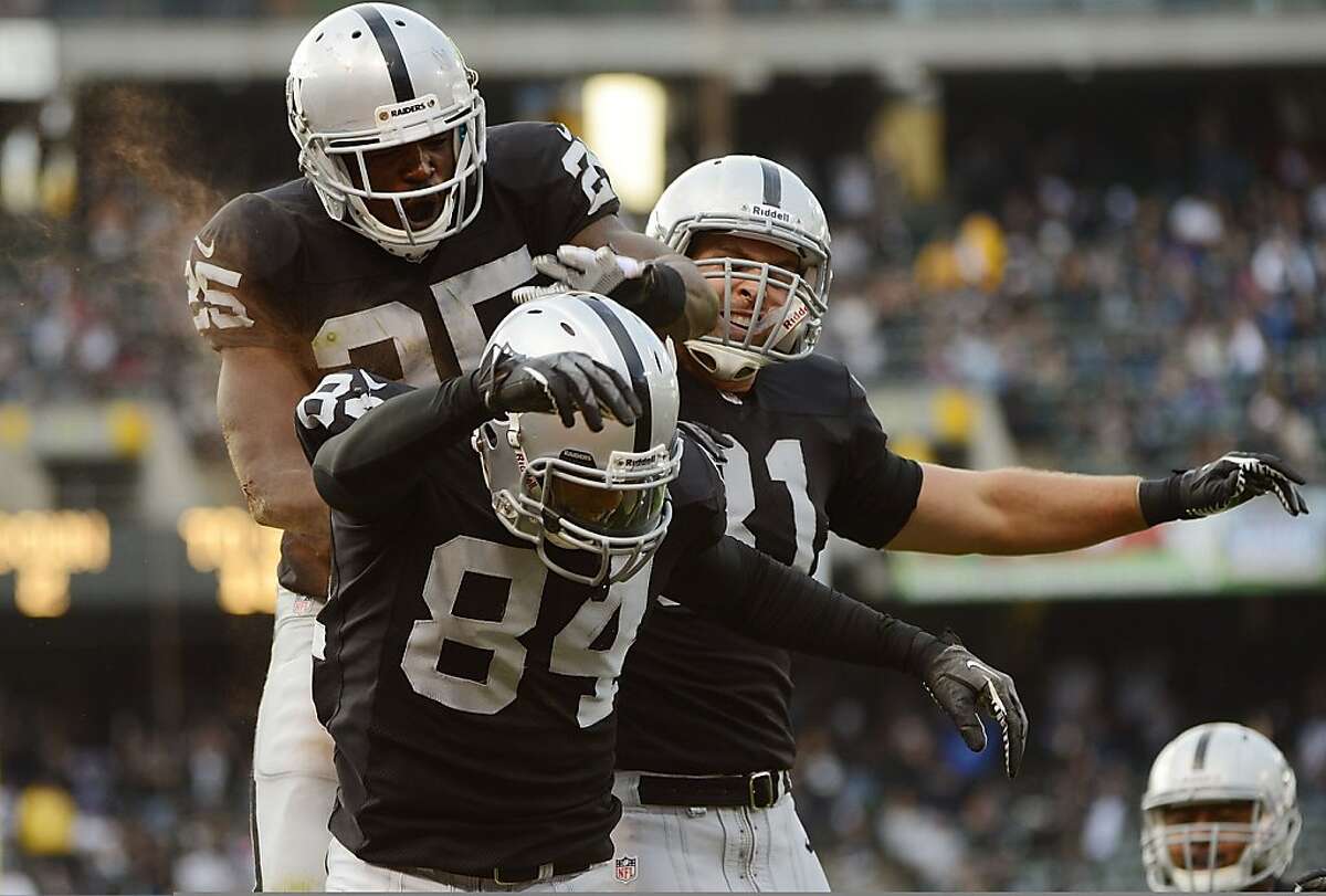 Pryor leads Raiders to preseason win