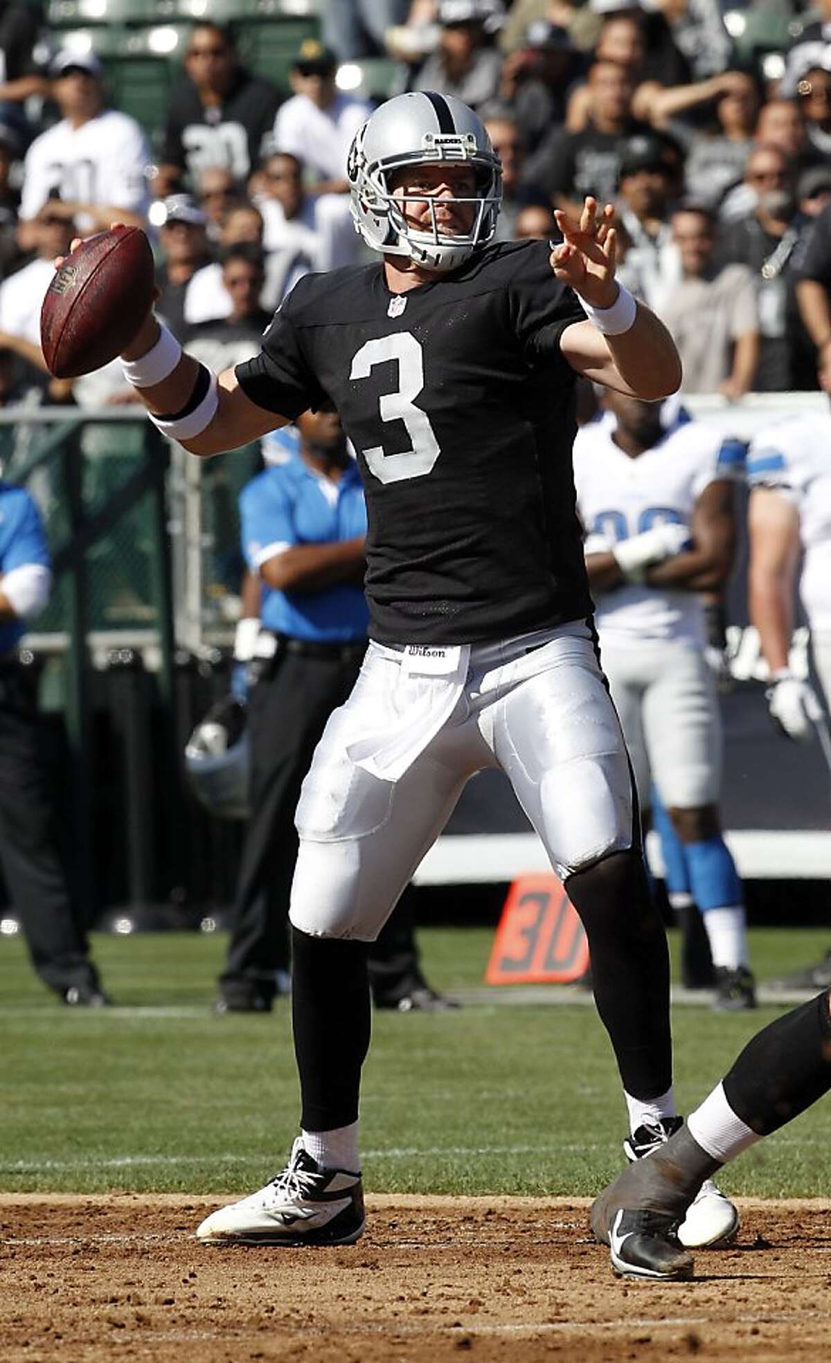 Pryor leads Raiders to preseason win