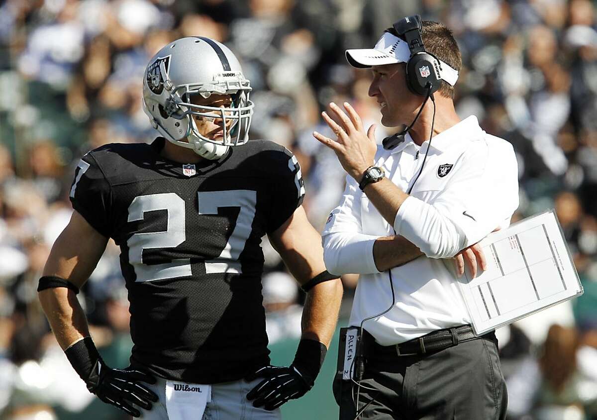 Pryor leads Raiders to preseason win