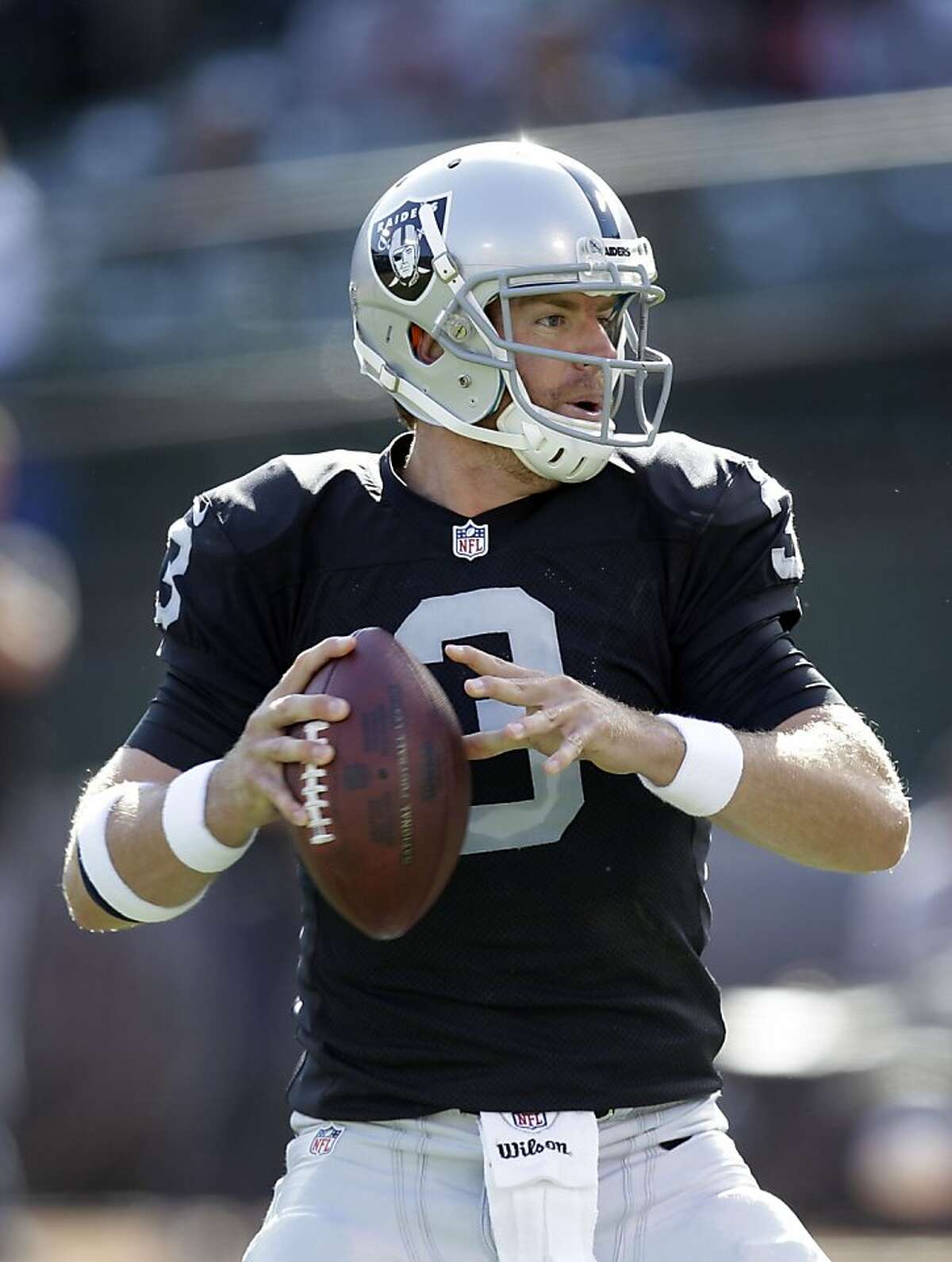 Pryor leads Raiders to preseason win