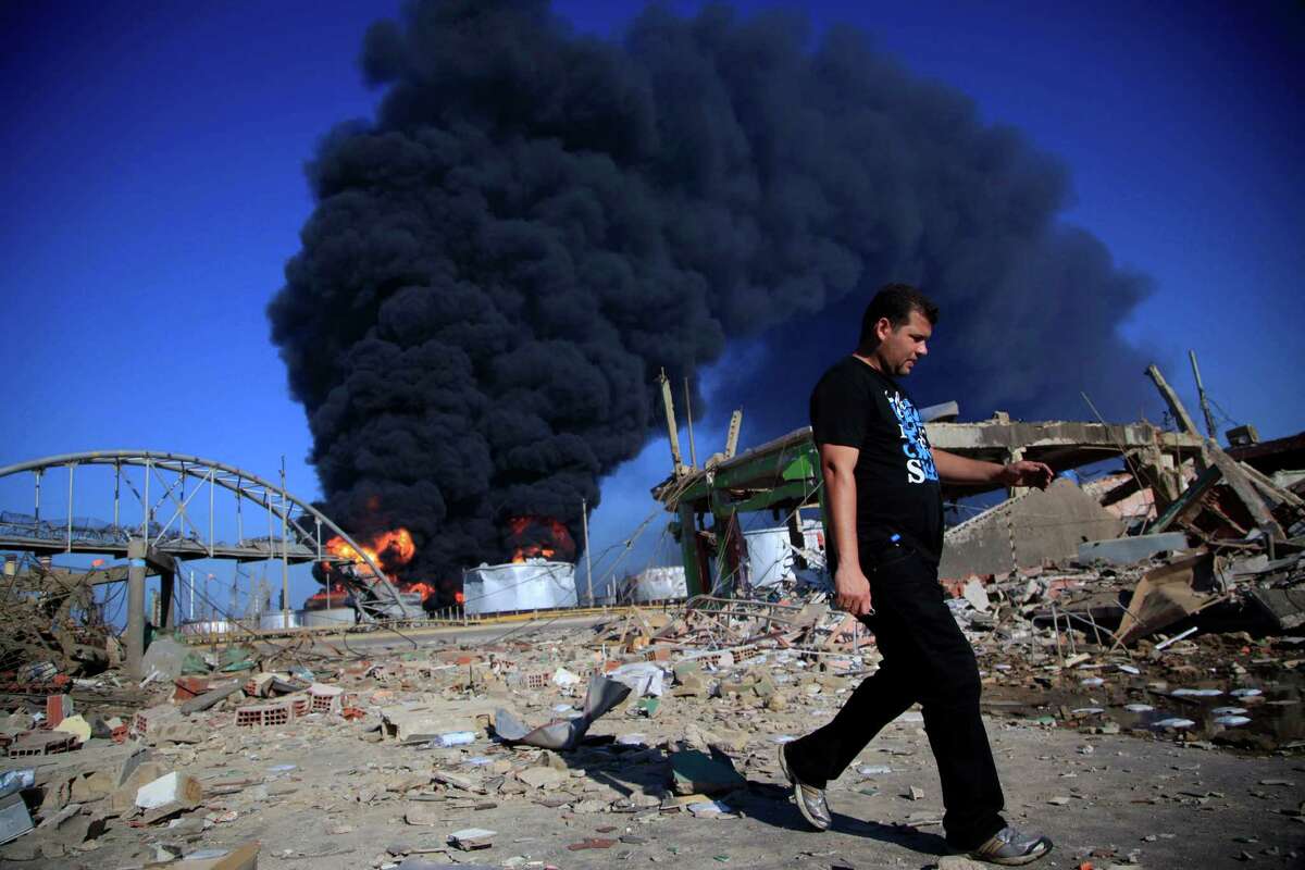 Explosion rocks Venezuela's biggest oil refinery