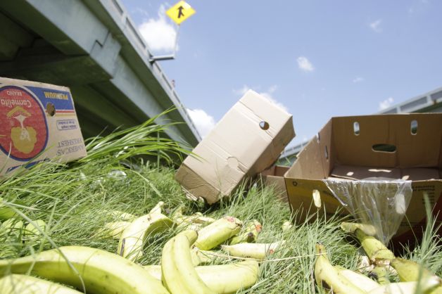 18,000 pounds of bananas spilled on I-10 in Houston
