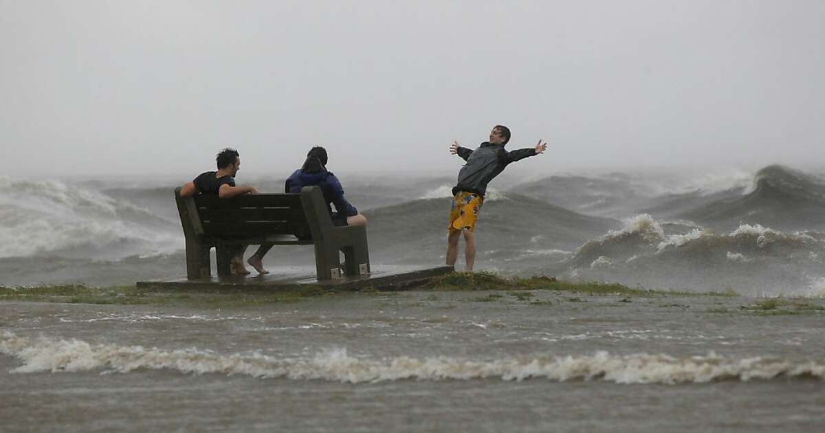 Isaac makes landfall in La; Gulf Coast Braces