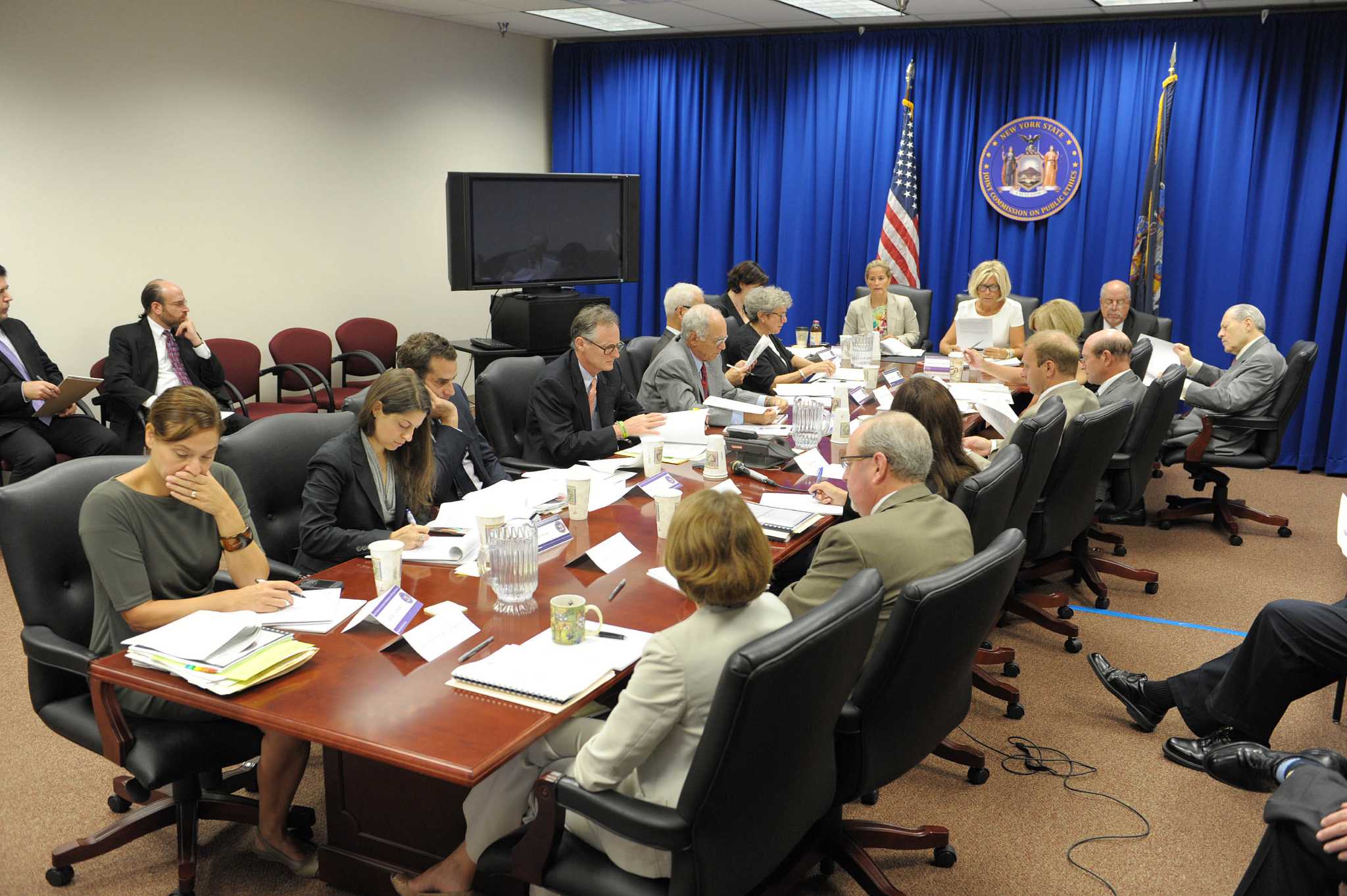 Lawmaker-lobby guidelines emerge