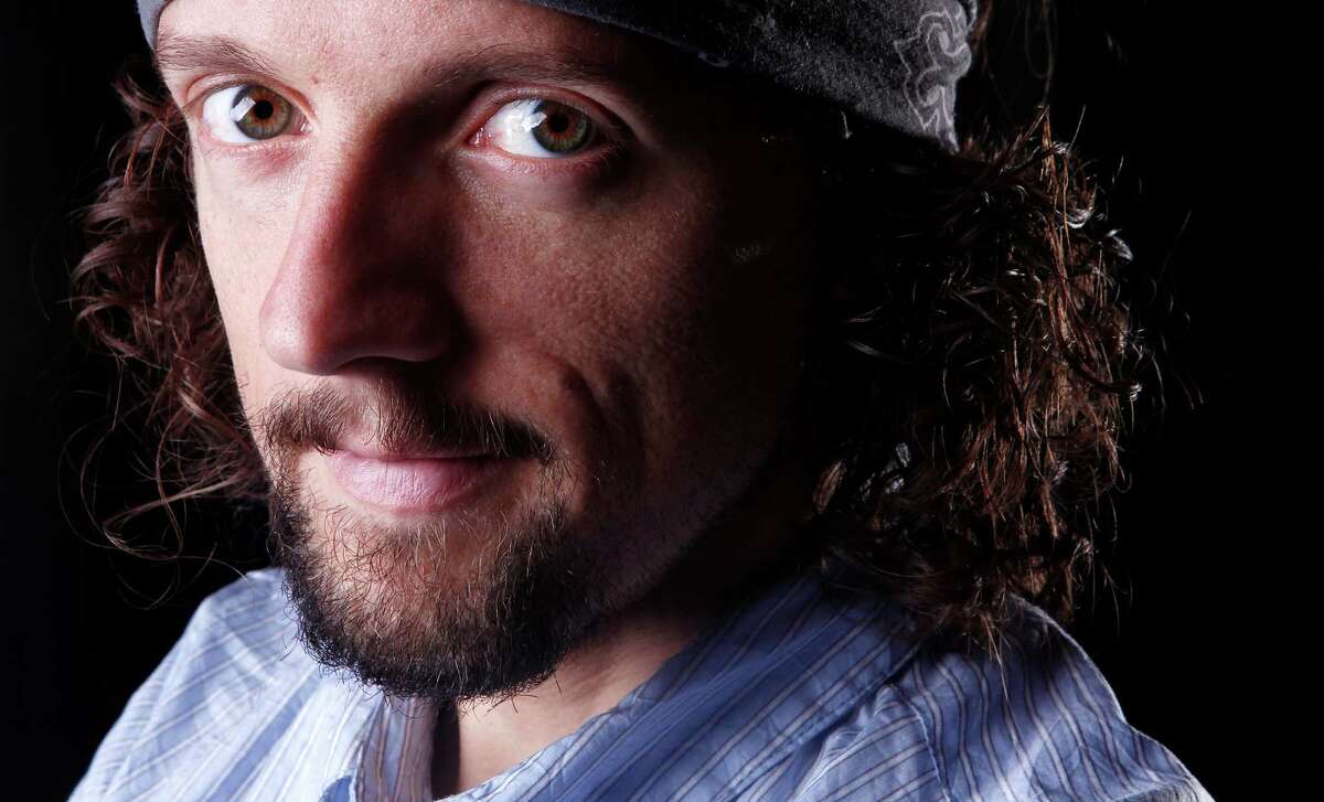 After dark times, Jason Mraz brings the 'Love'