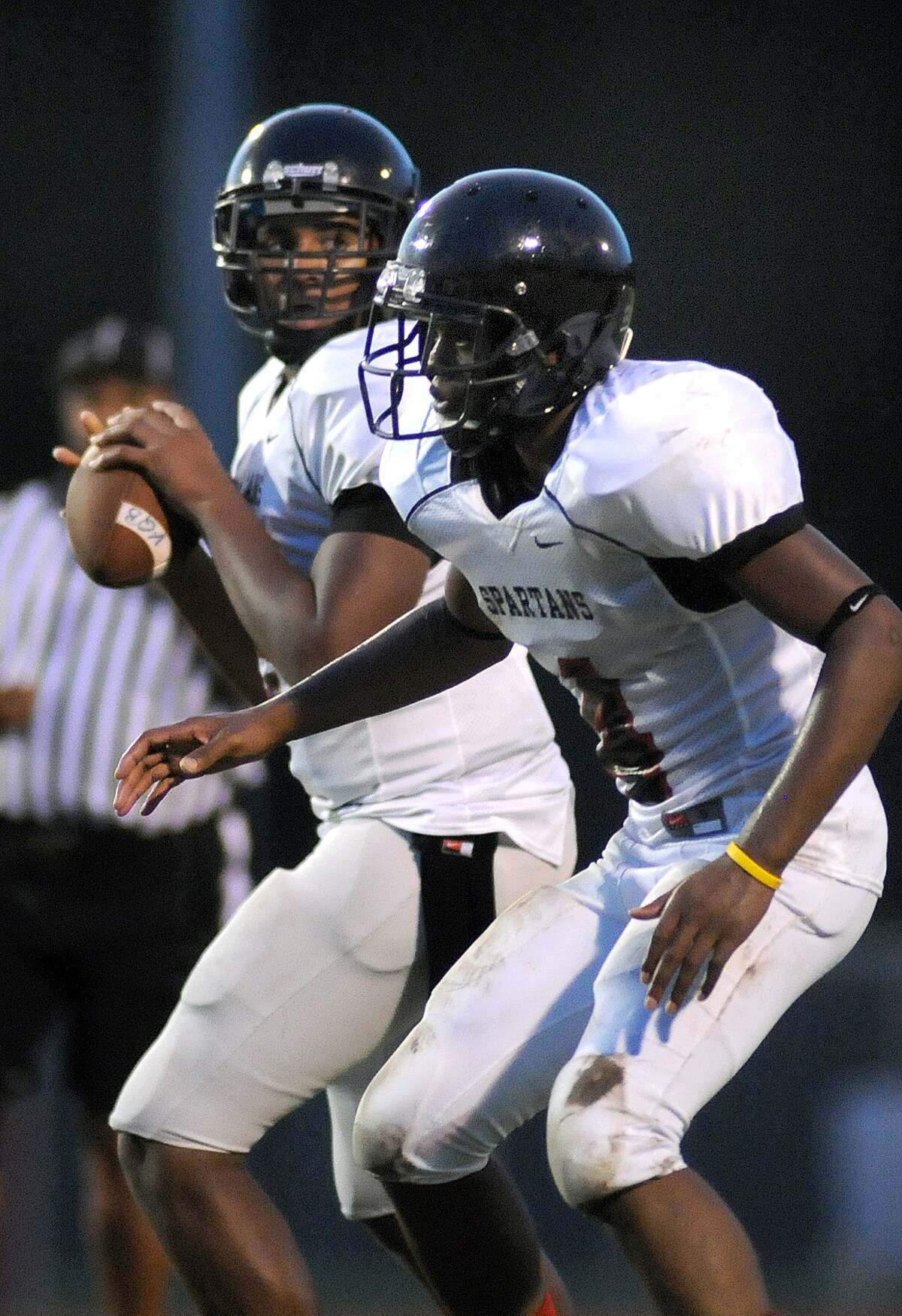 Football: Moore pushing Porter toward playoff berth