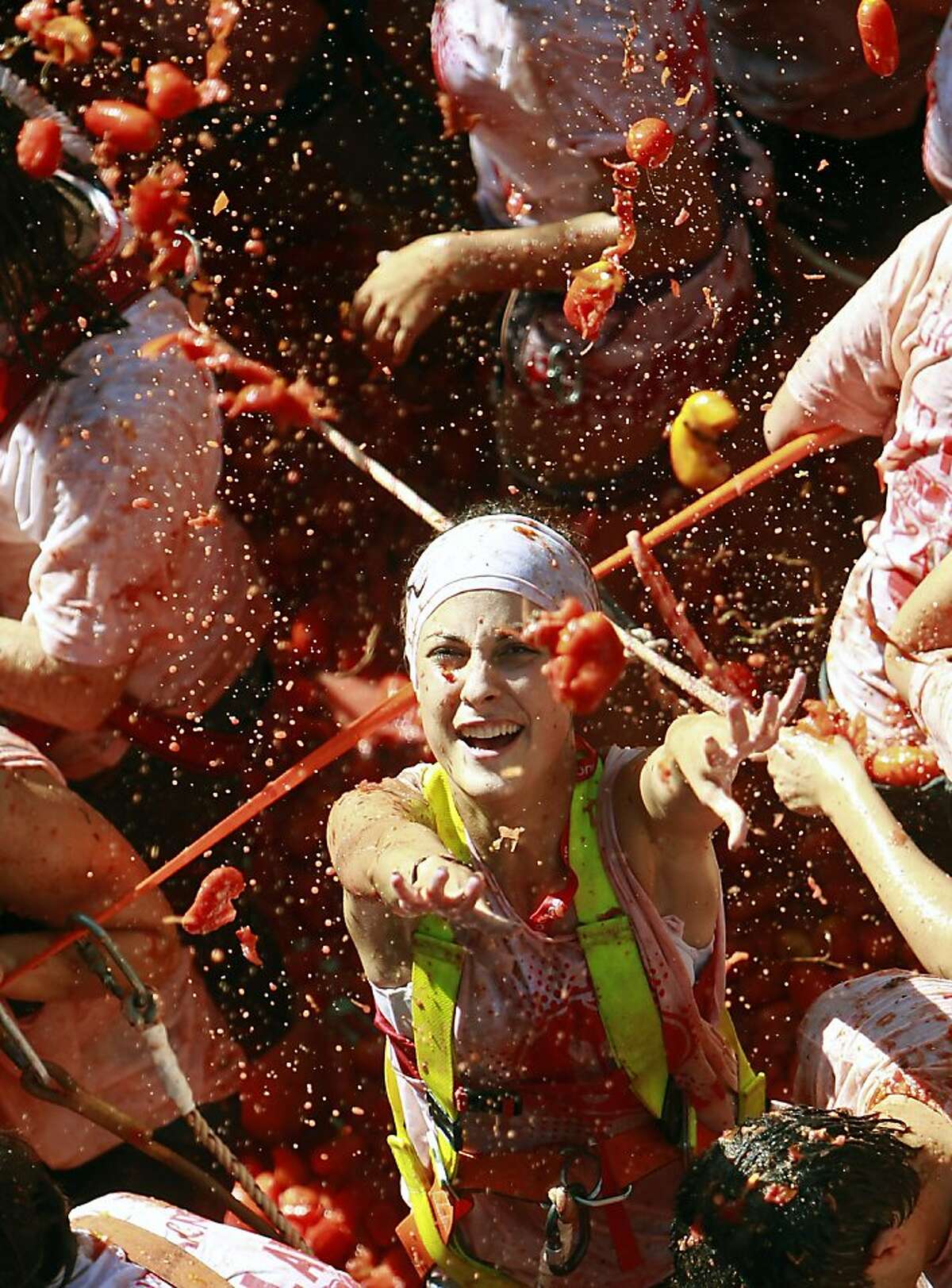 Spanish town turns red for annual tomato fight