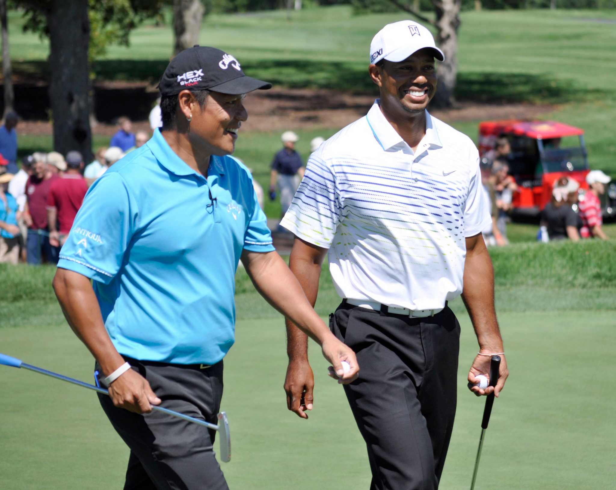 Woods and Begay lead win at charity event