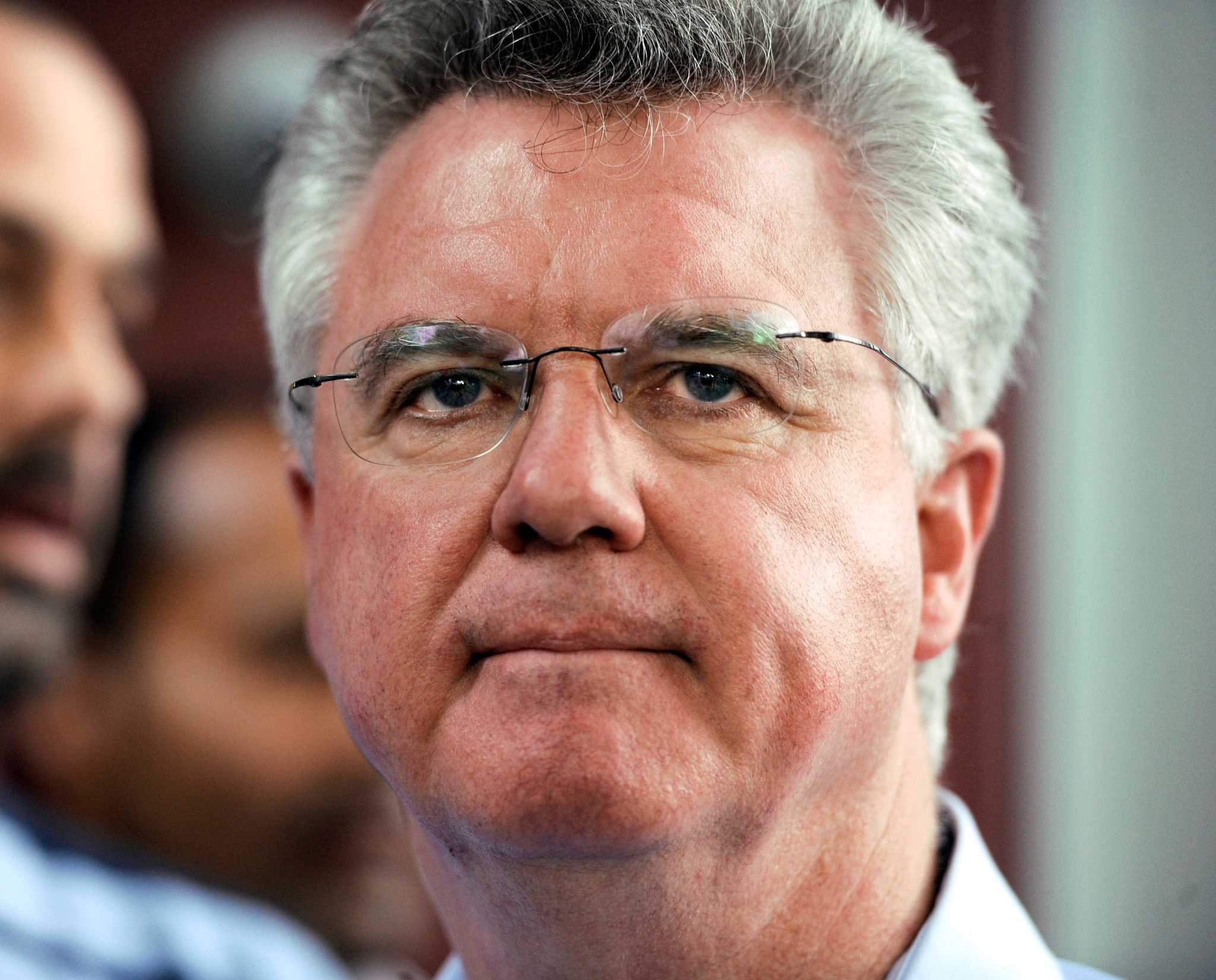 Donovan drops out, backs Esty in 5th