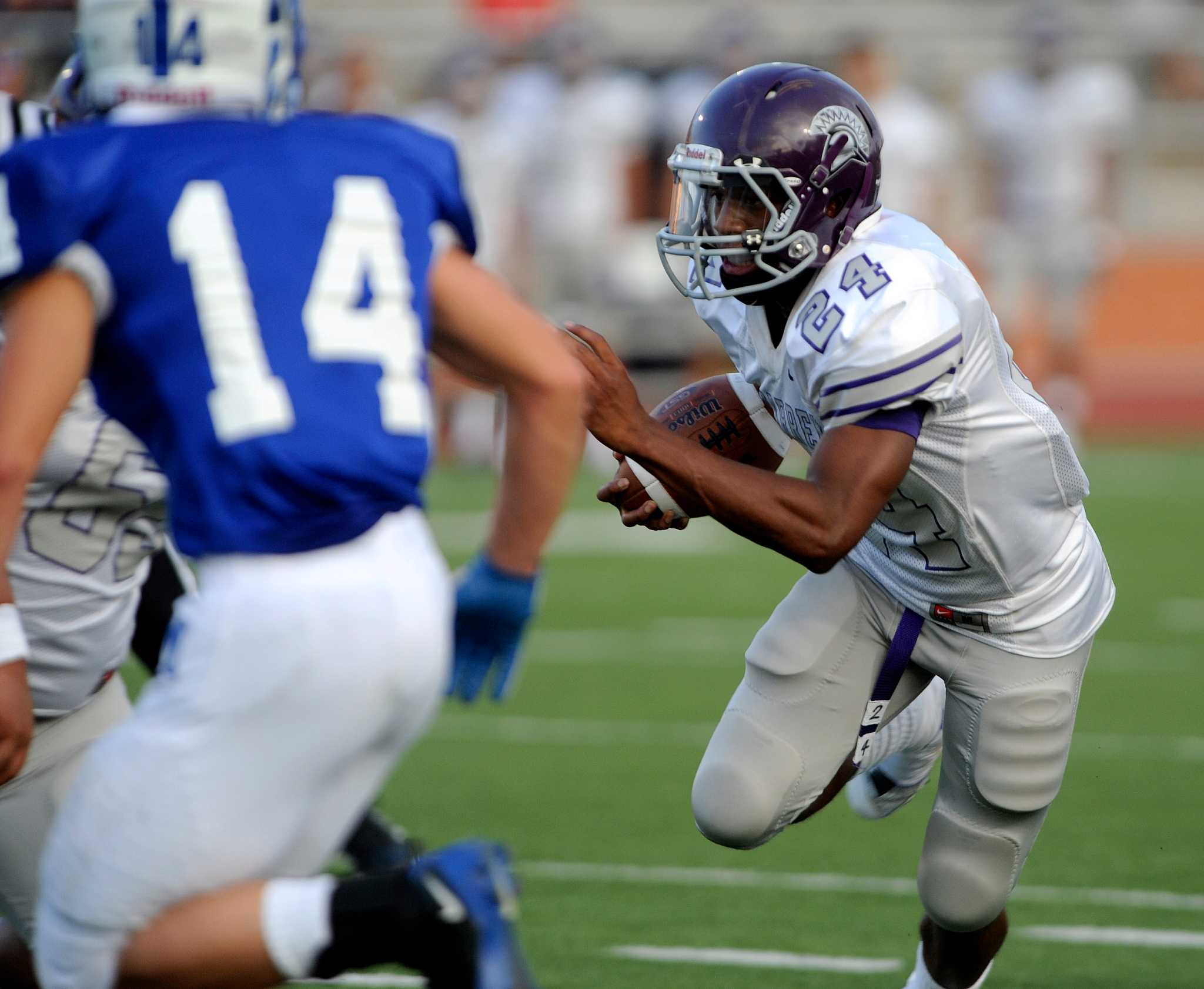 Warren pulls out complete win over Mac