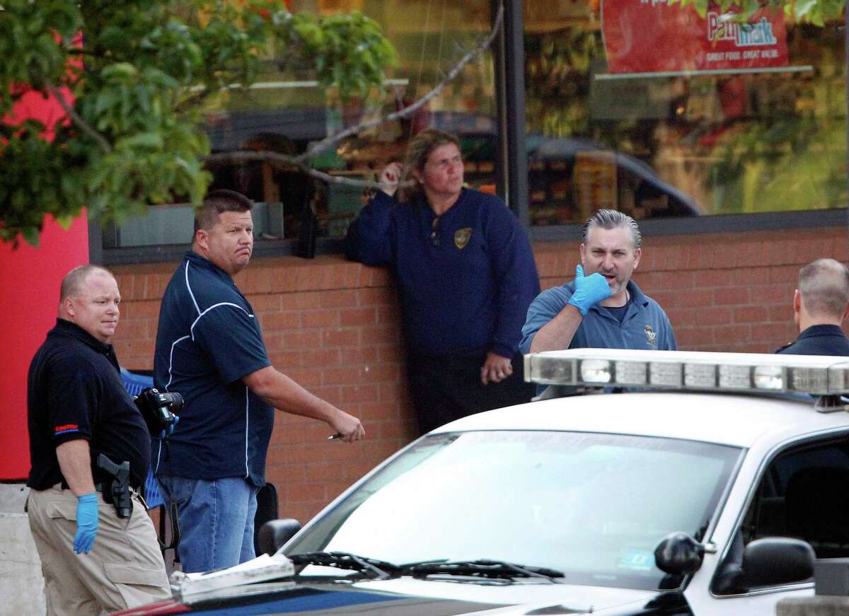 NJ store worker fatally shoots 2 employees, self