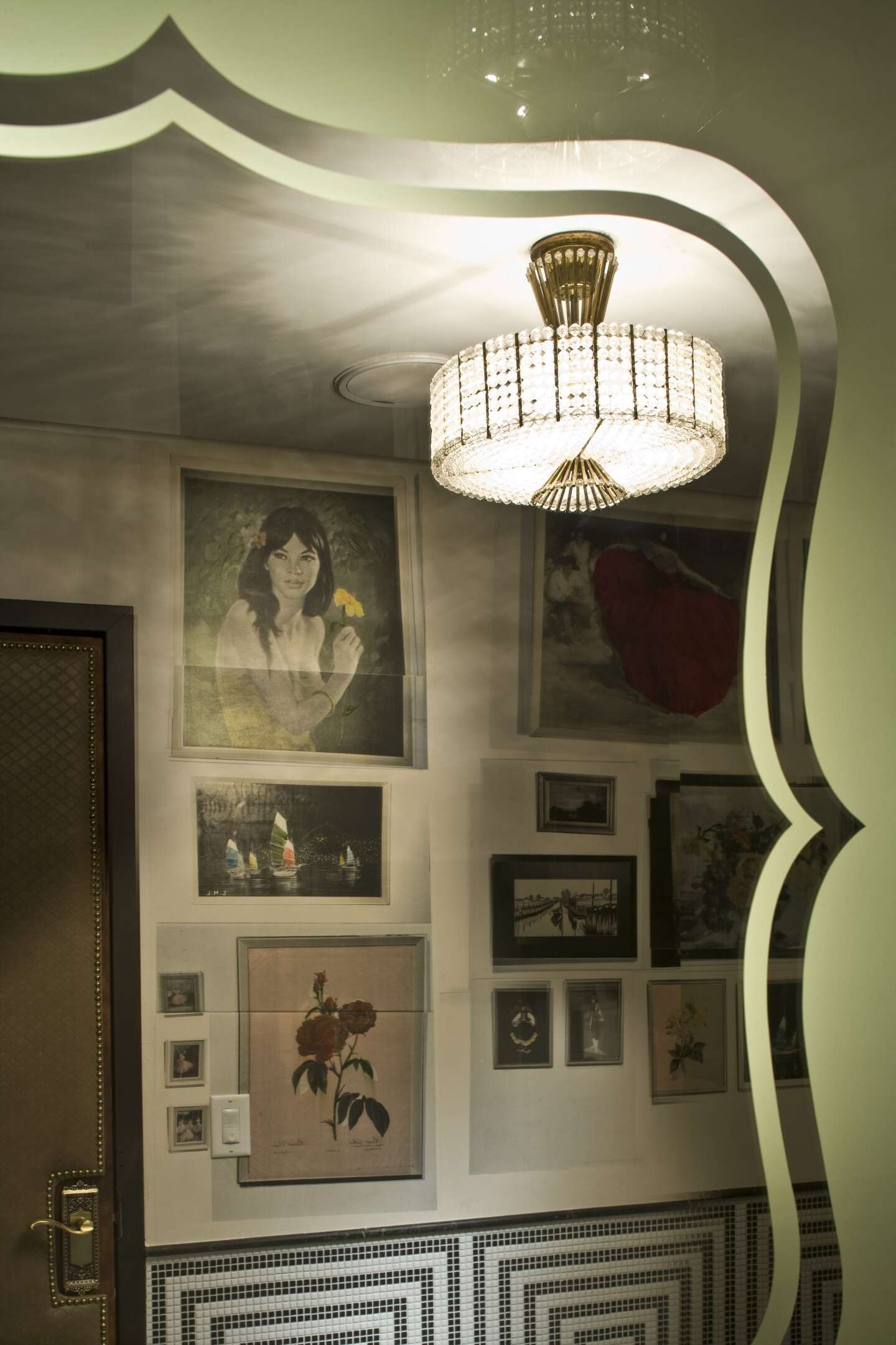 Gitane a finalist in restroom contest