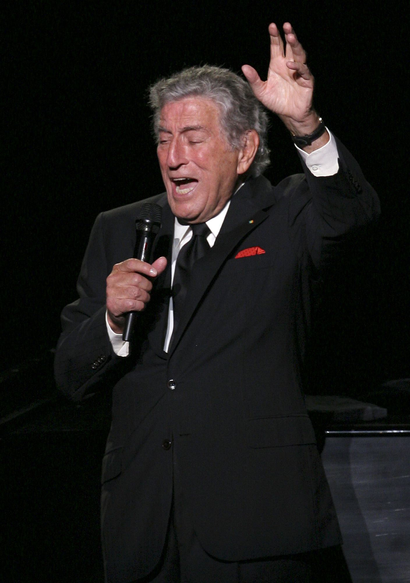 Tony Bennett croons across the generations