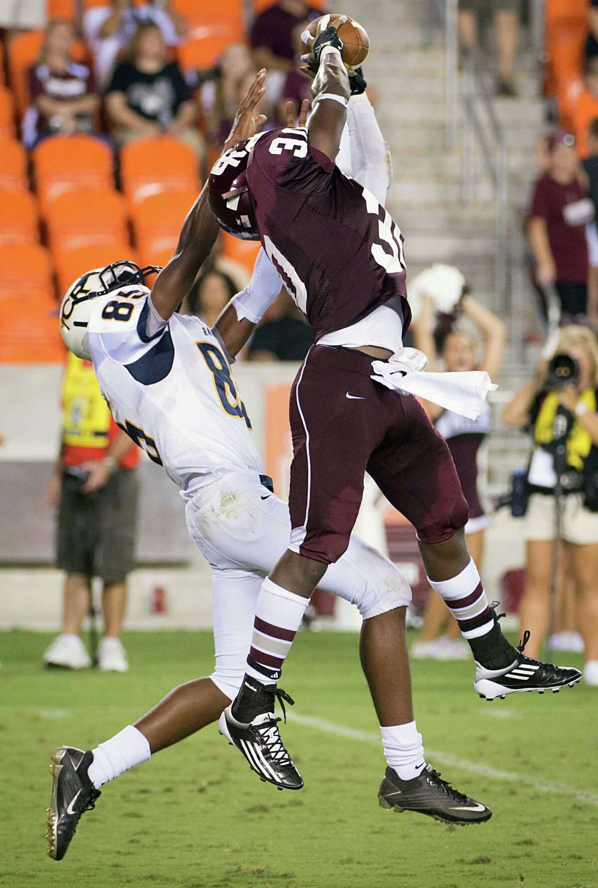 Cinco Ranch drops Cy Ranch in BBVA Compass' first football game