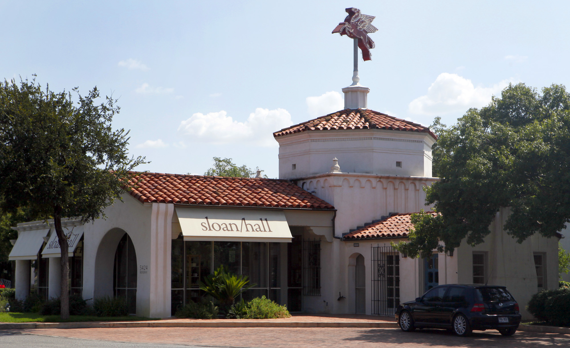 Cityscape: Magnolia/Mobil service station