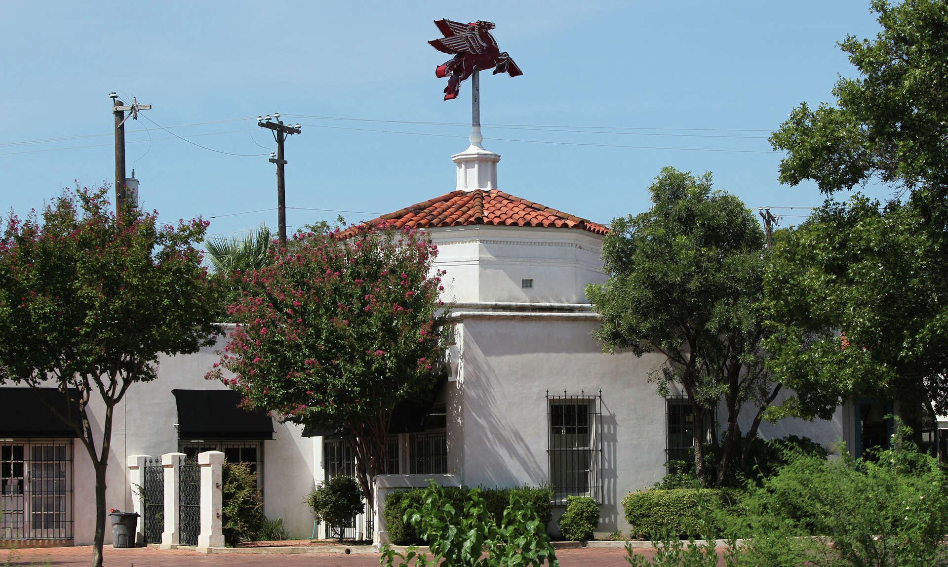 Cityscape: Magnolia/Mobil service station