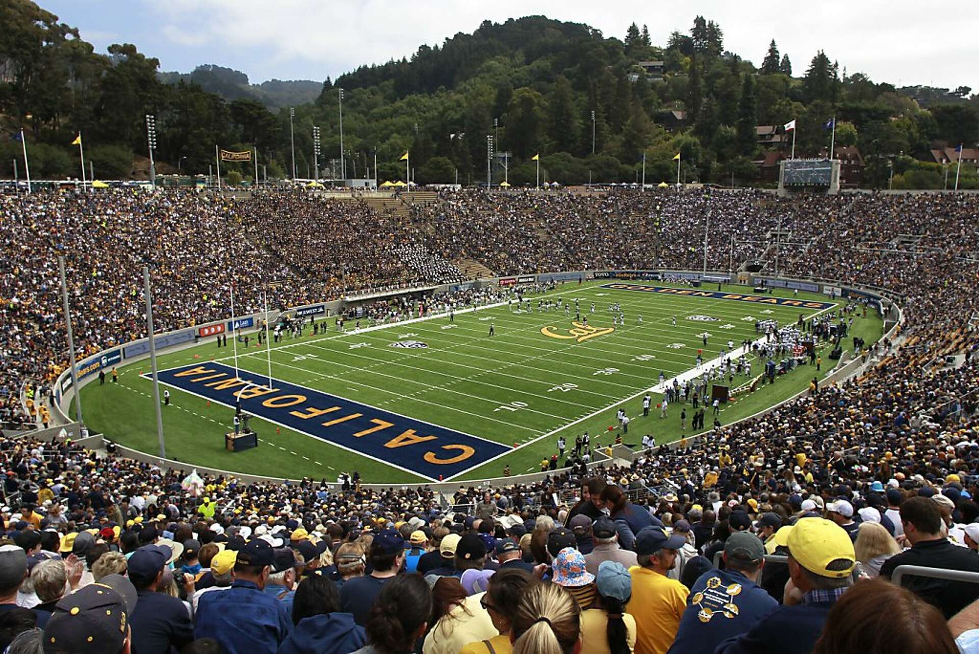 UC Berkeley pushes stadium seat sales